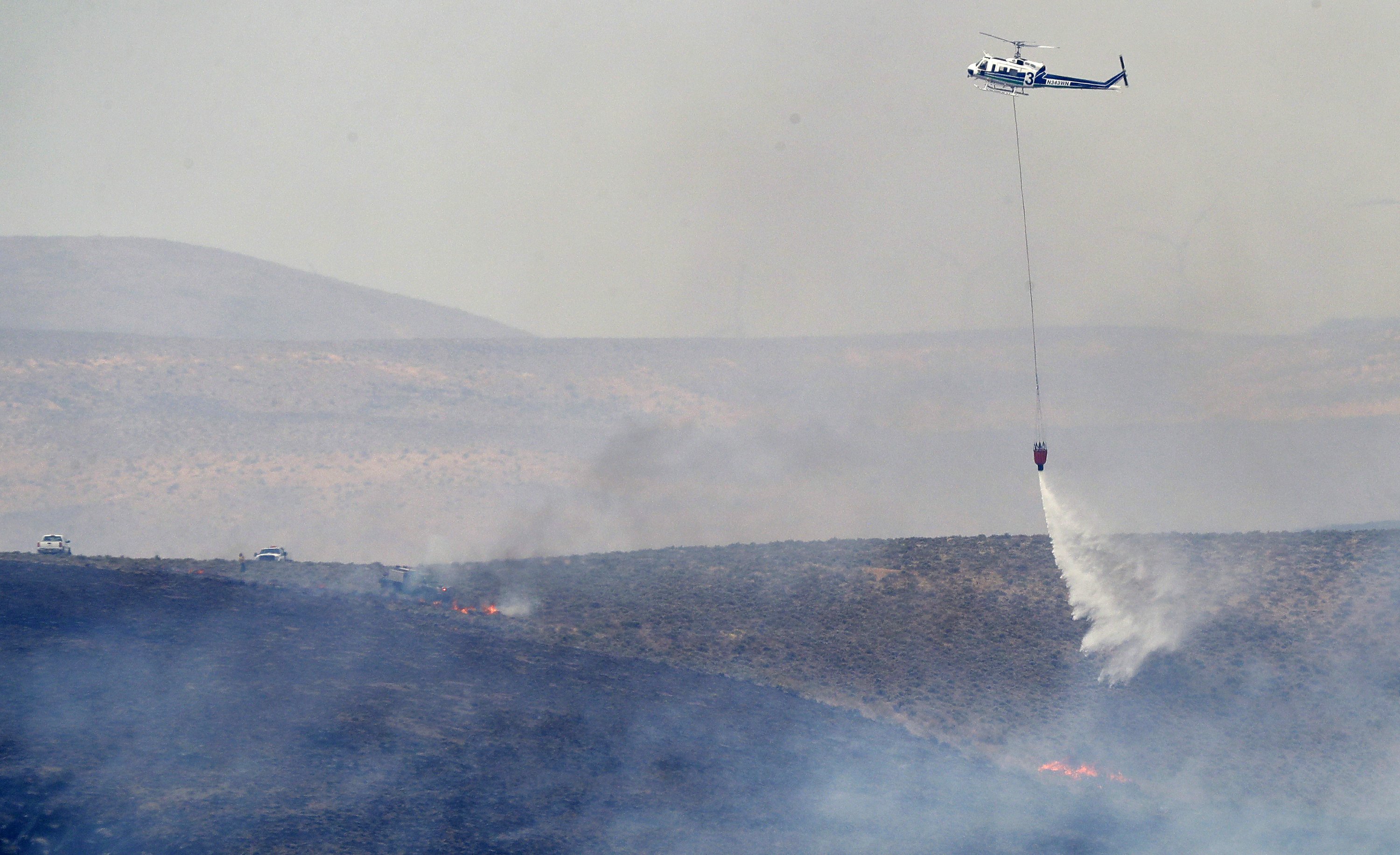 30 homes threatened by wildfire near Vantage | AP News