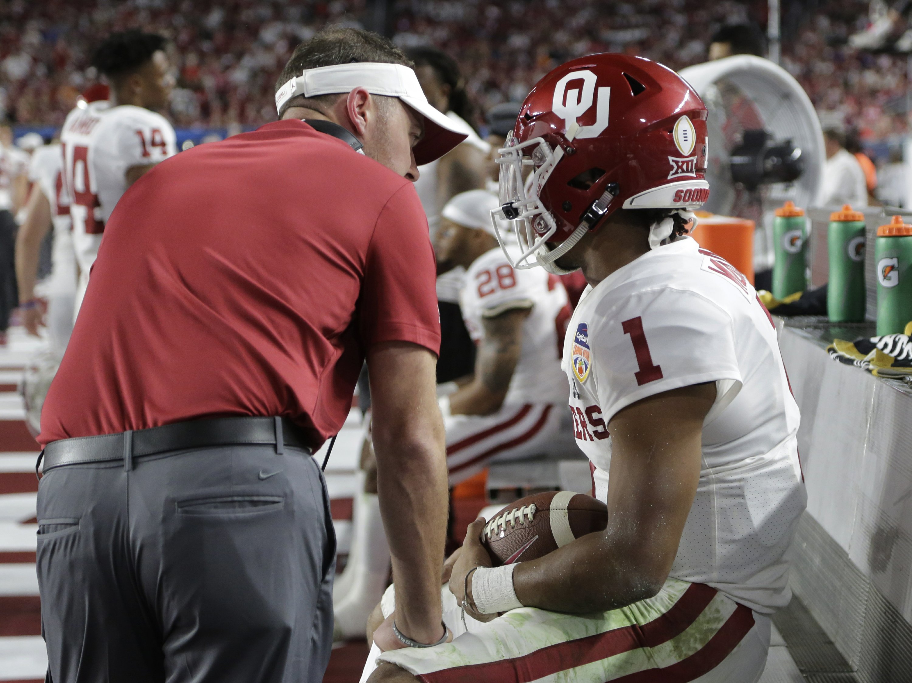 Decision time for Murray: Football, baseball or both? | AP News