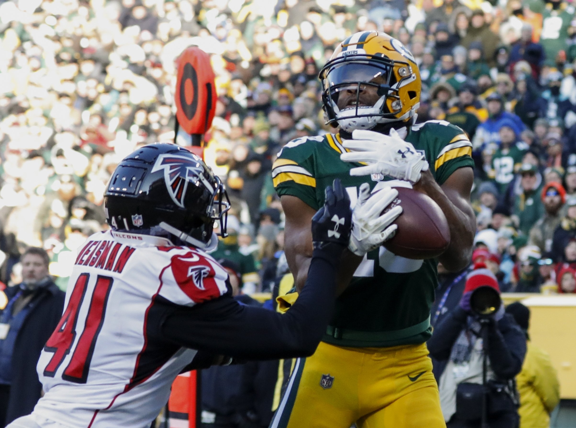 Cowboys agree to terms on 1-year contract with WR Cobb | AP News