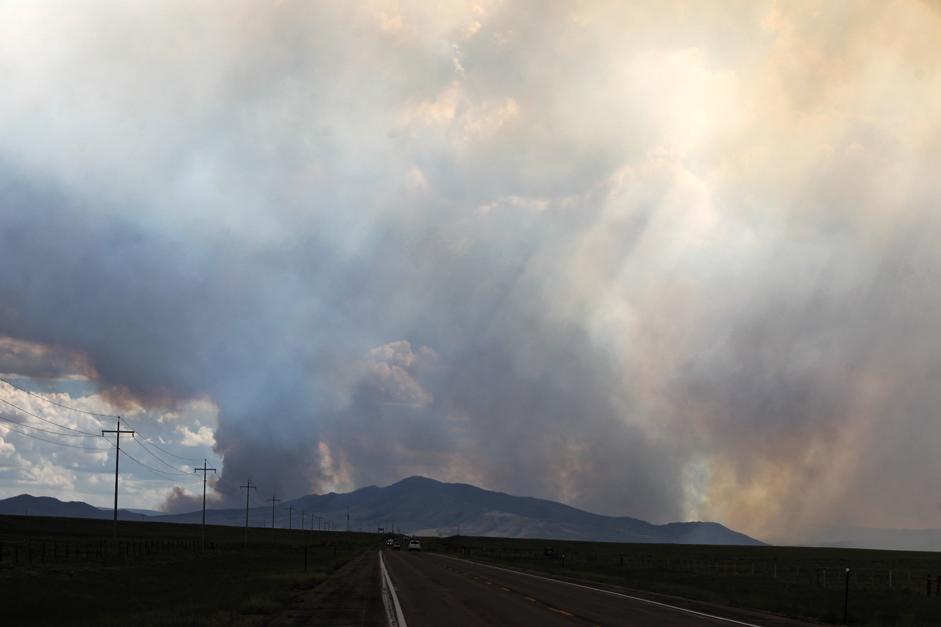 Hundreds of Colorado wildfire evacuees return to homes | AP News