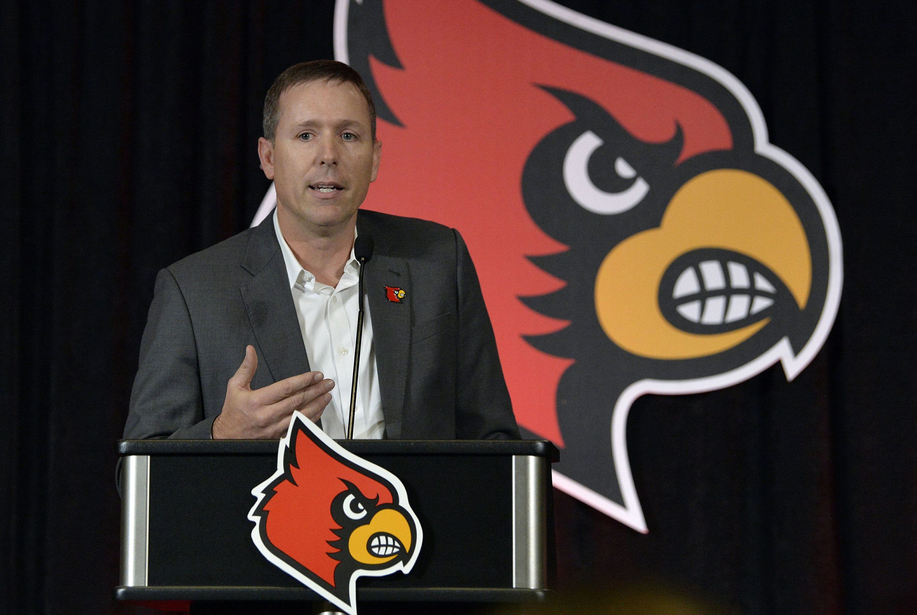 Satterfield ends drills early to evaluate Louisville roster | AP News