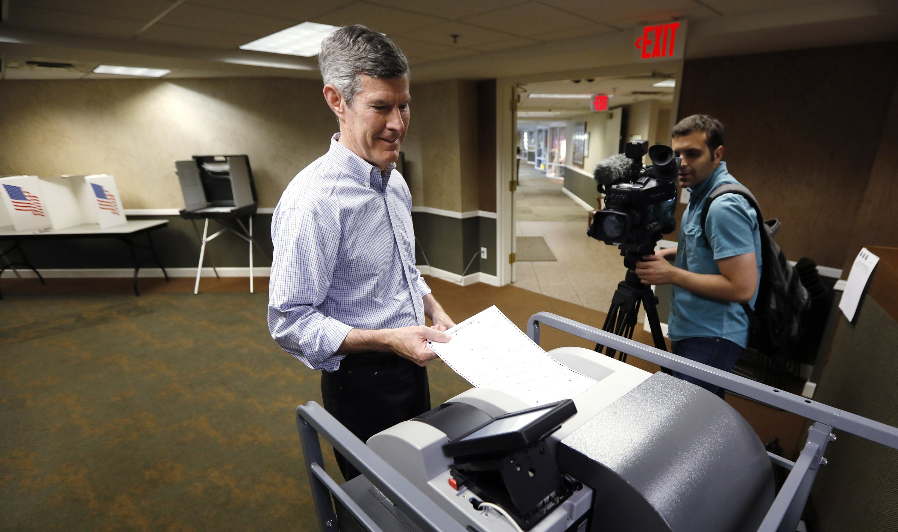 Businessman wins Democratic nomination for Iowa governor | AP News