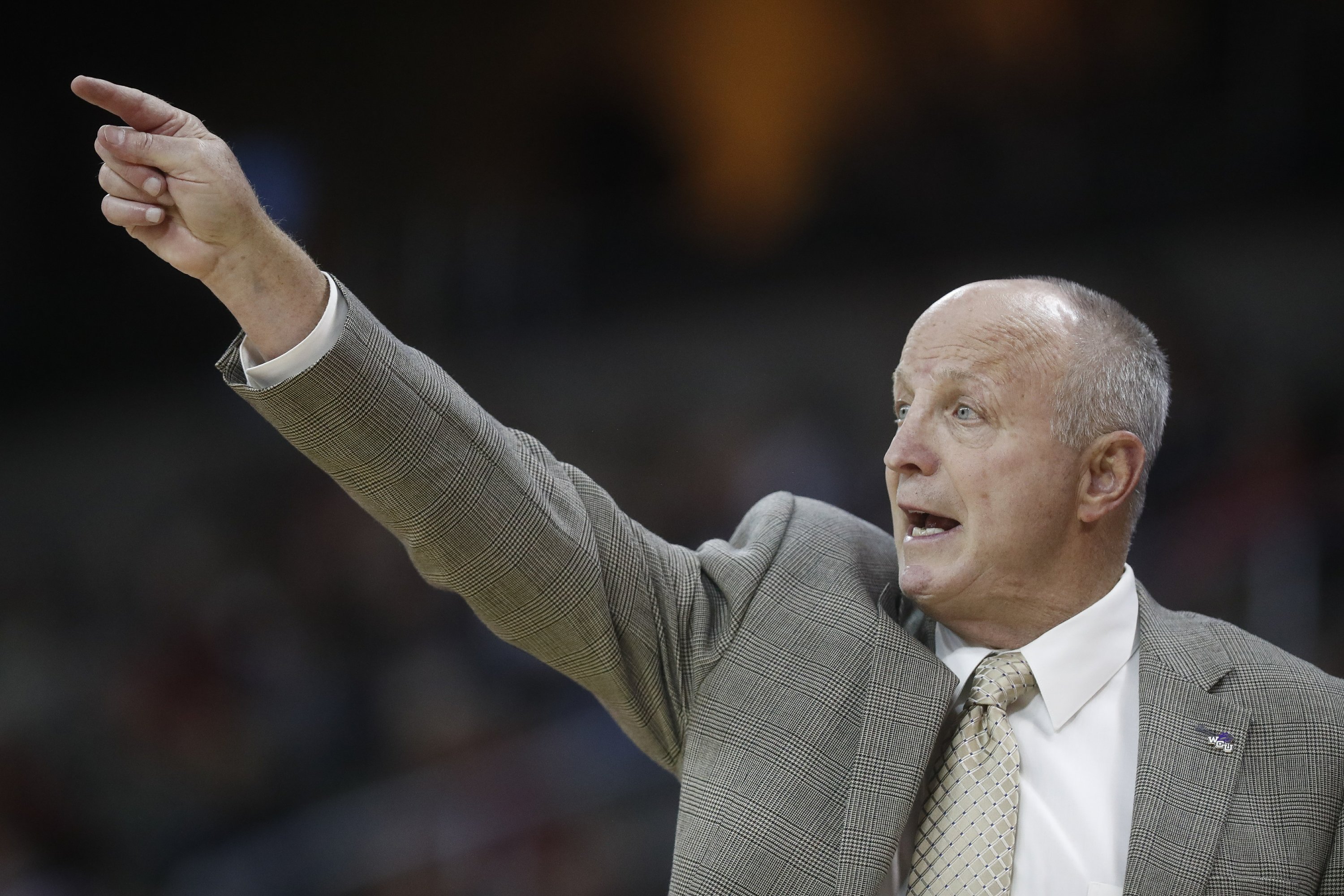 Former Ohio, Western Carolina hoops coach Larry Hunter dies | AP News