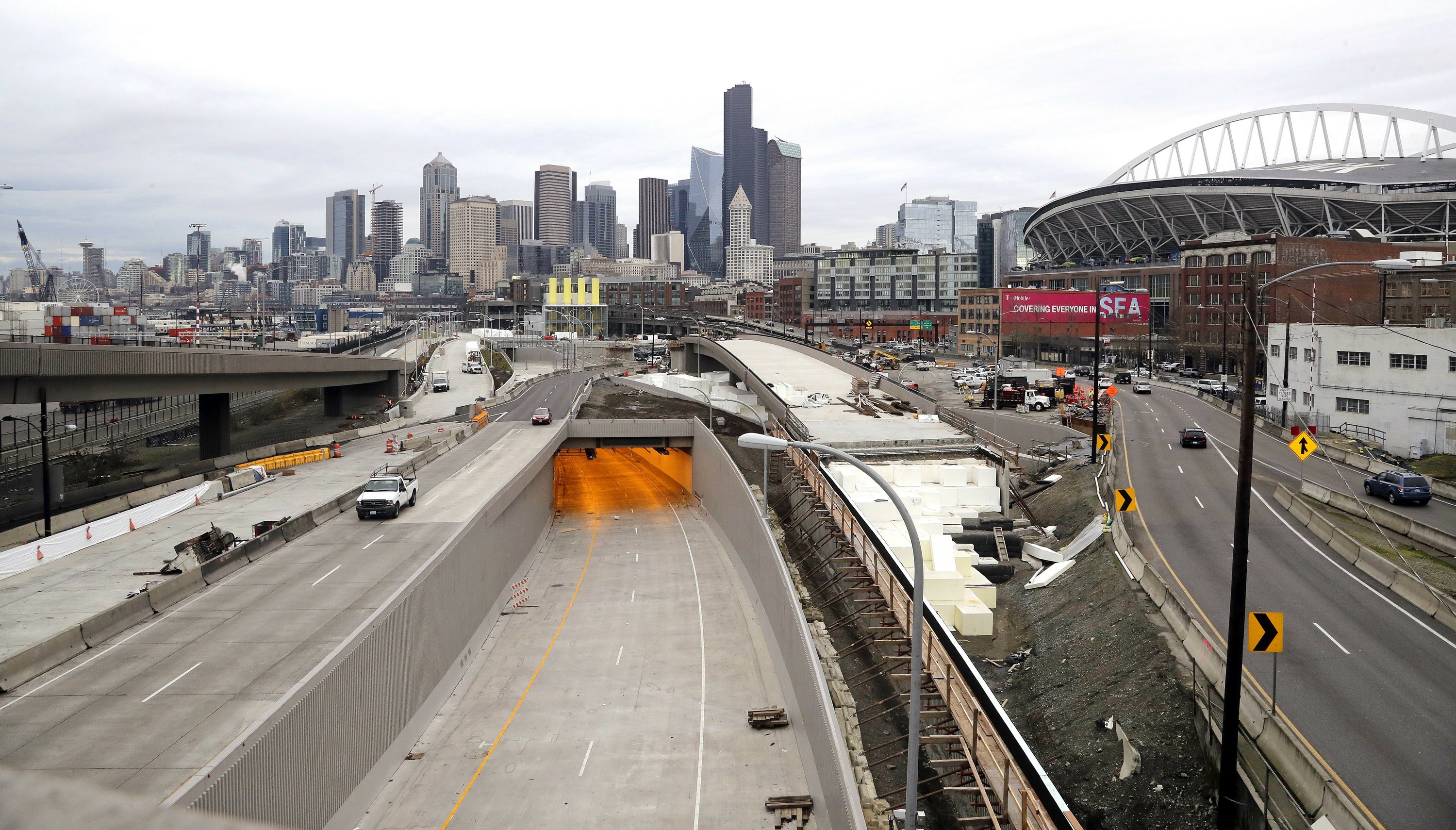 Seattle highway shutdown spawns hashtags, dread | AP News