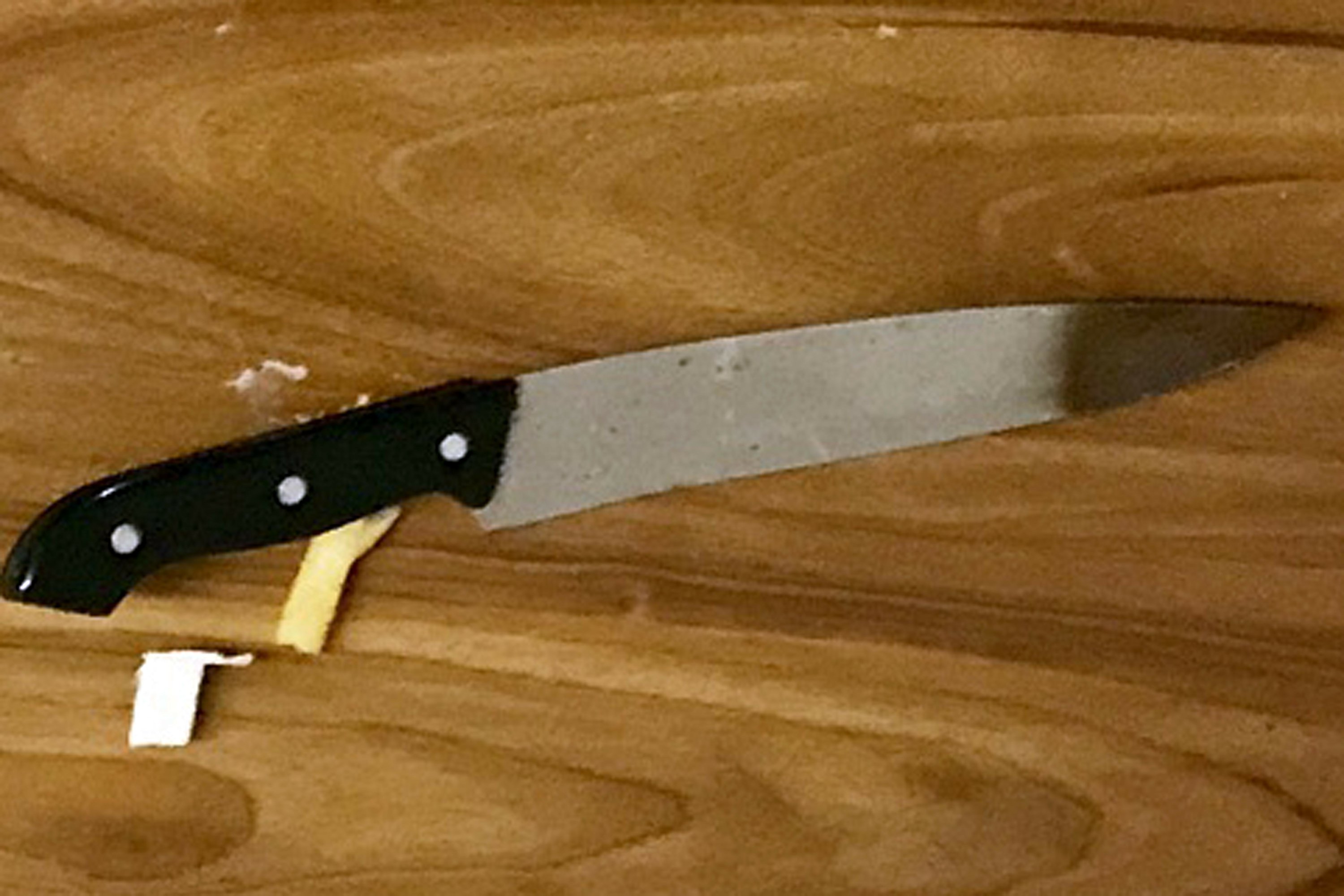 Knife-wielding man fatally shot by NYPD officer | AP News