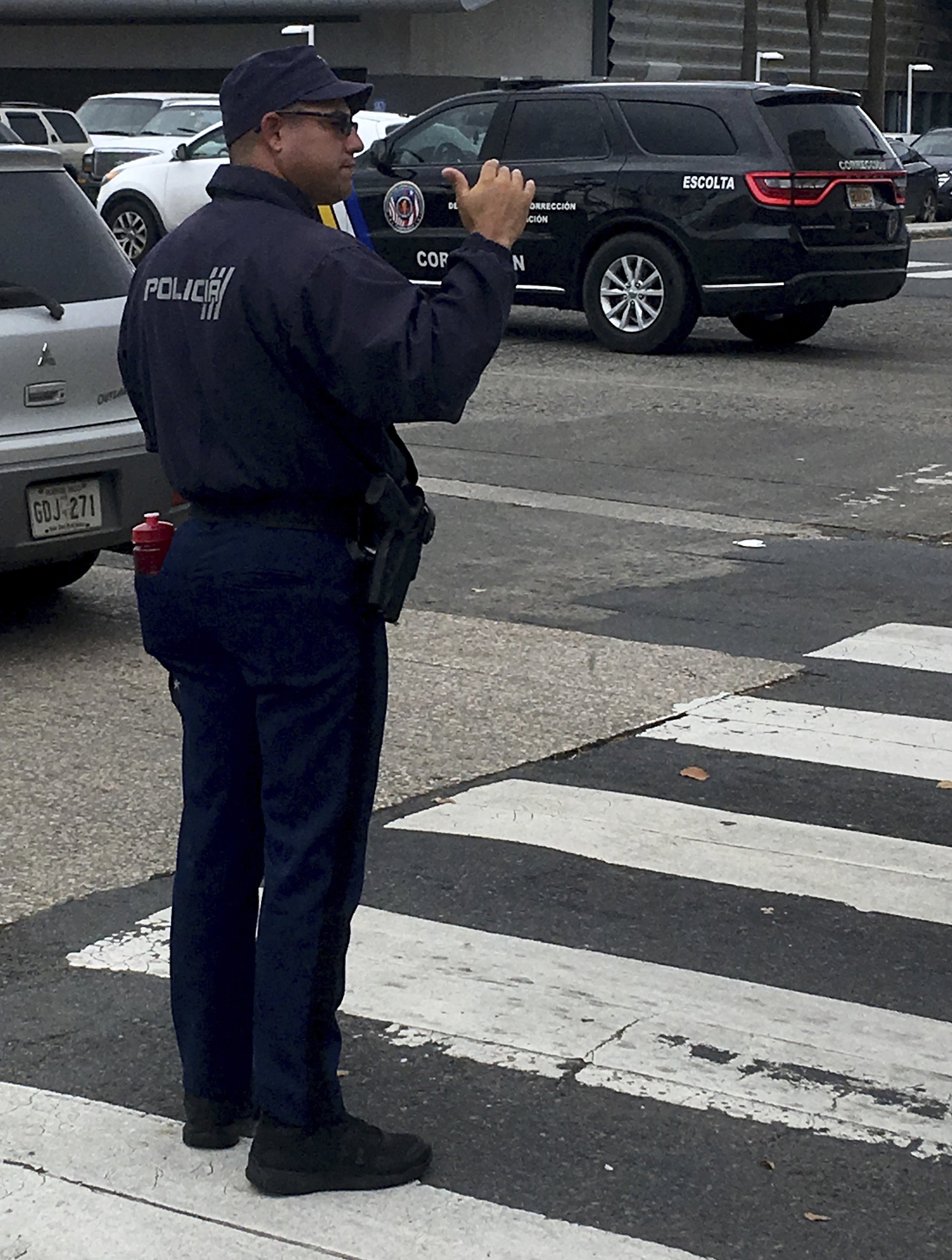 With traffic lights out, Puerto Ricans cope with road snarls | AP News