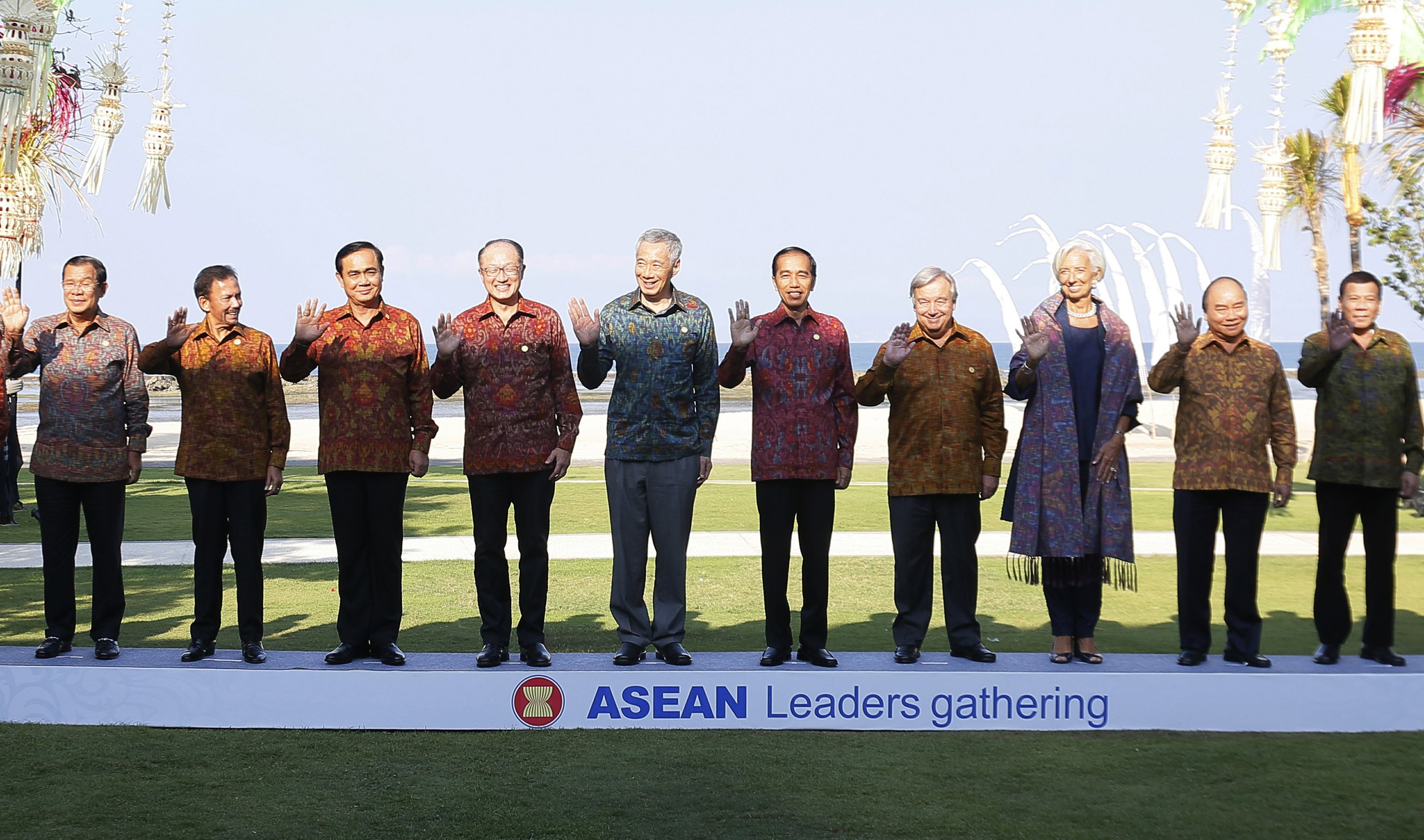 The Latest: Southeast Asian leaders affirm free trade goals
