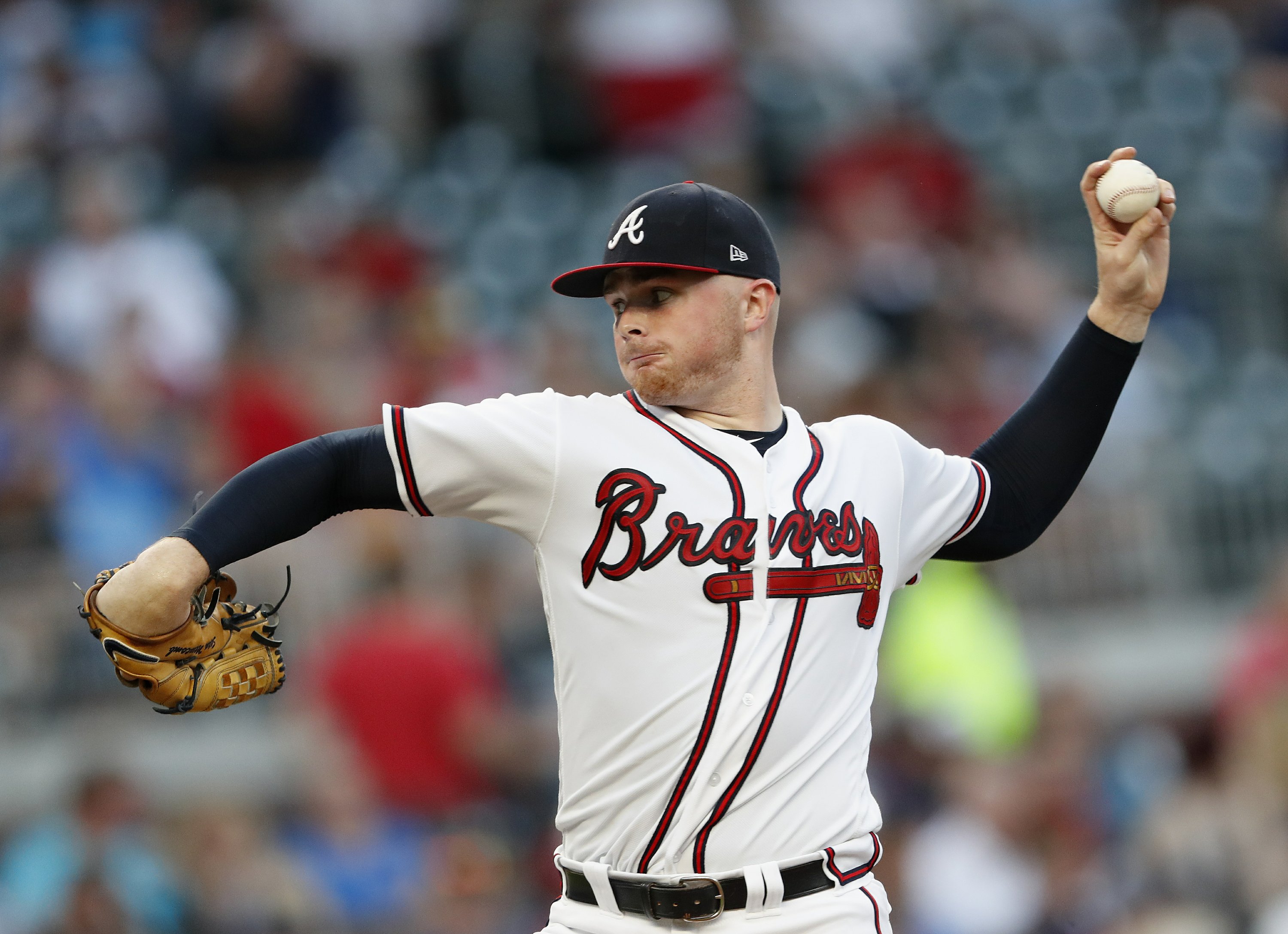 Newcomb deslumbra otra vez; Bravos vencen a Nacionales | AP News