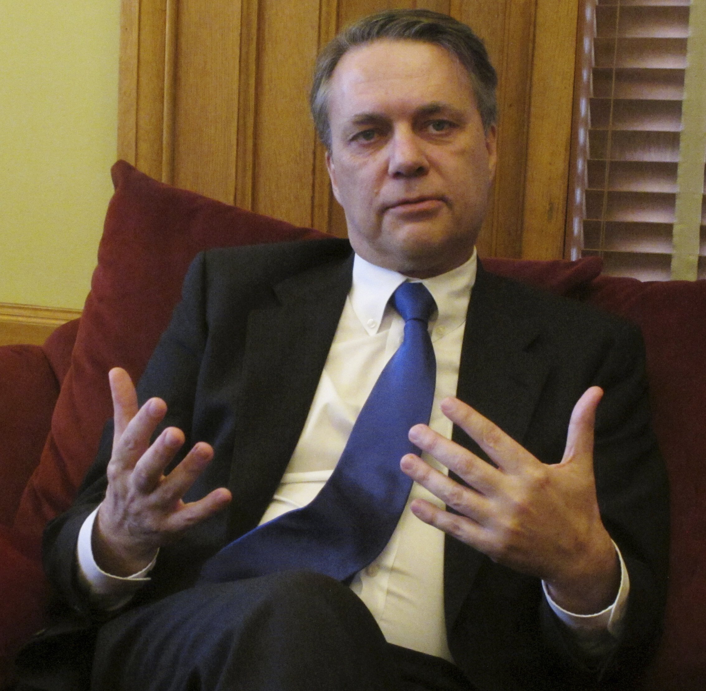 Post-election, doctor-turned-lieutenant governor in focus | AP News