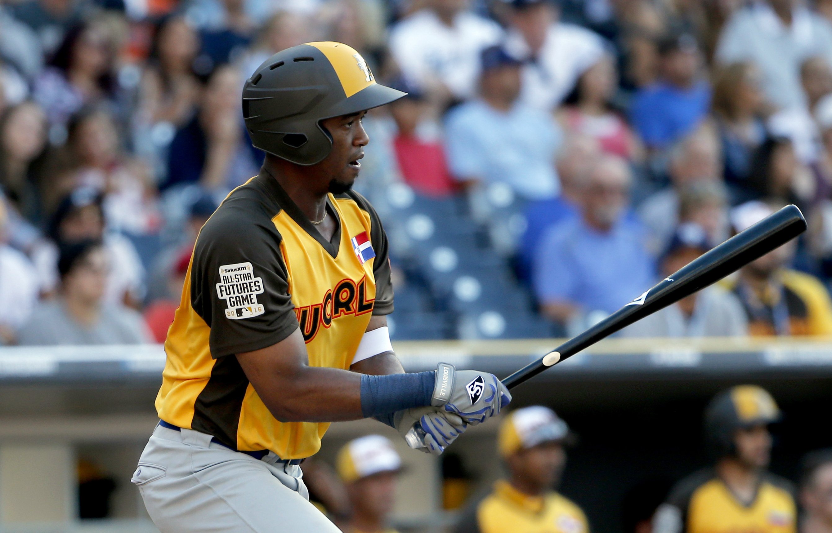 Eloy Jimenez, White Sox finalize $43M, 6-year contract | AP News