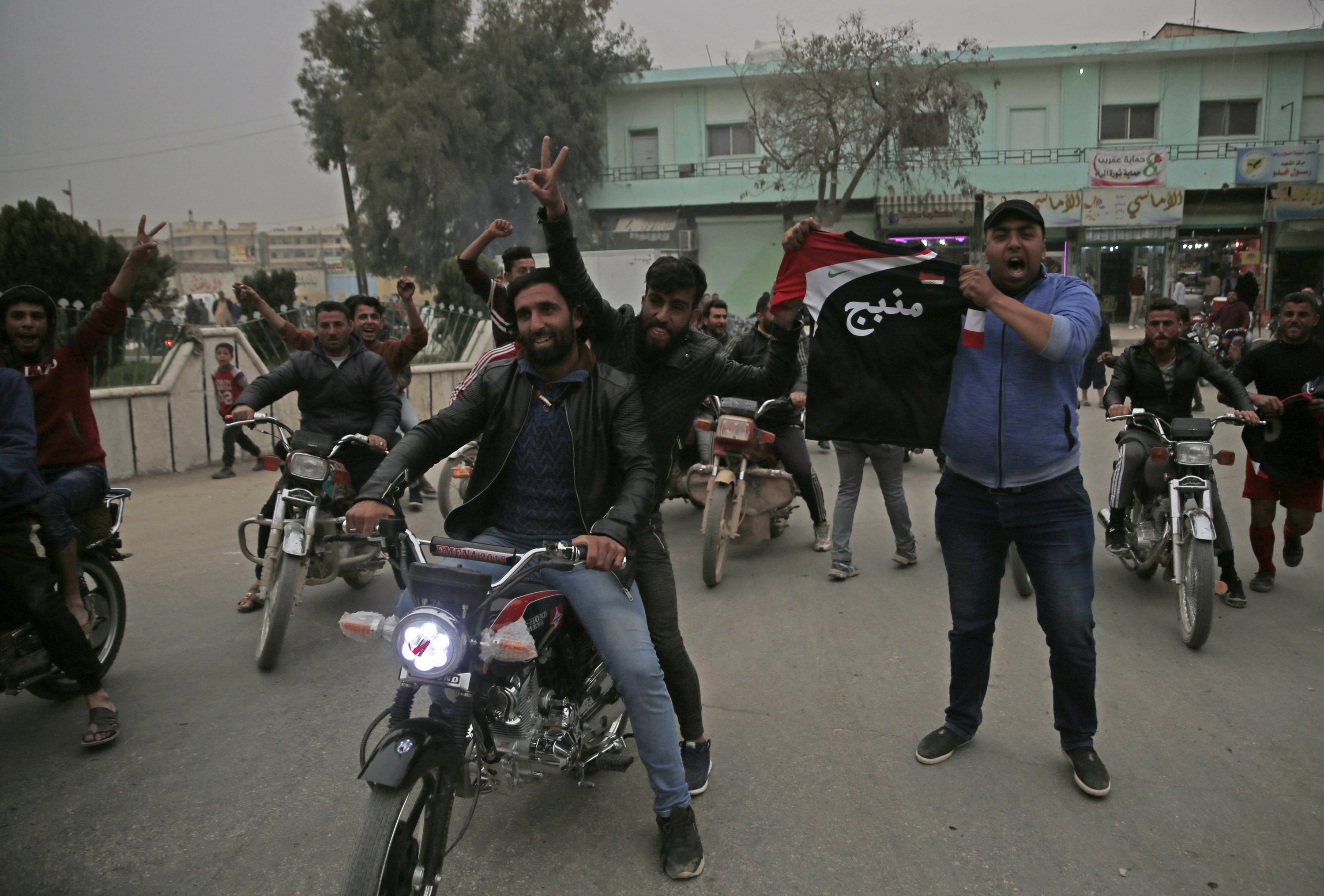 Syrian town expects US to fend off Turkey's threat of attack | AP News