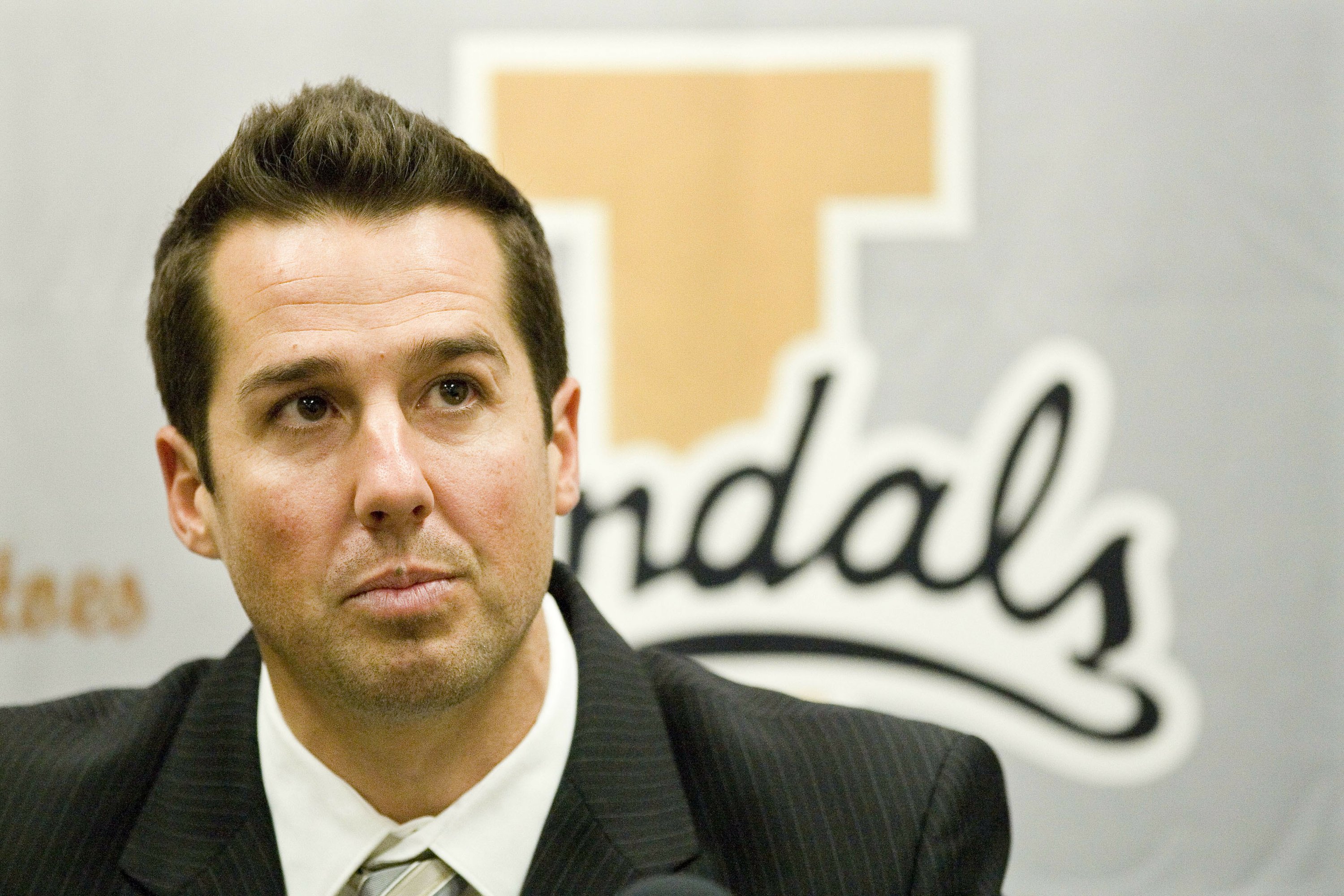 WSU: Jason Gesser harassment probe found no violations | AP News