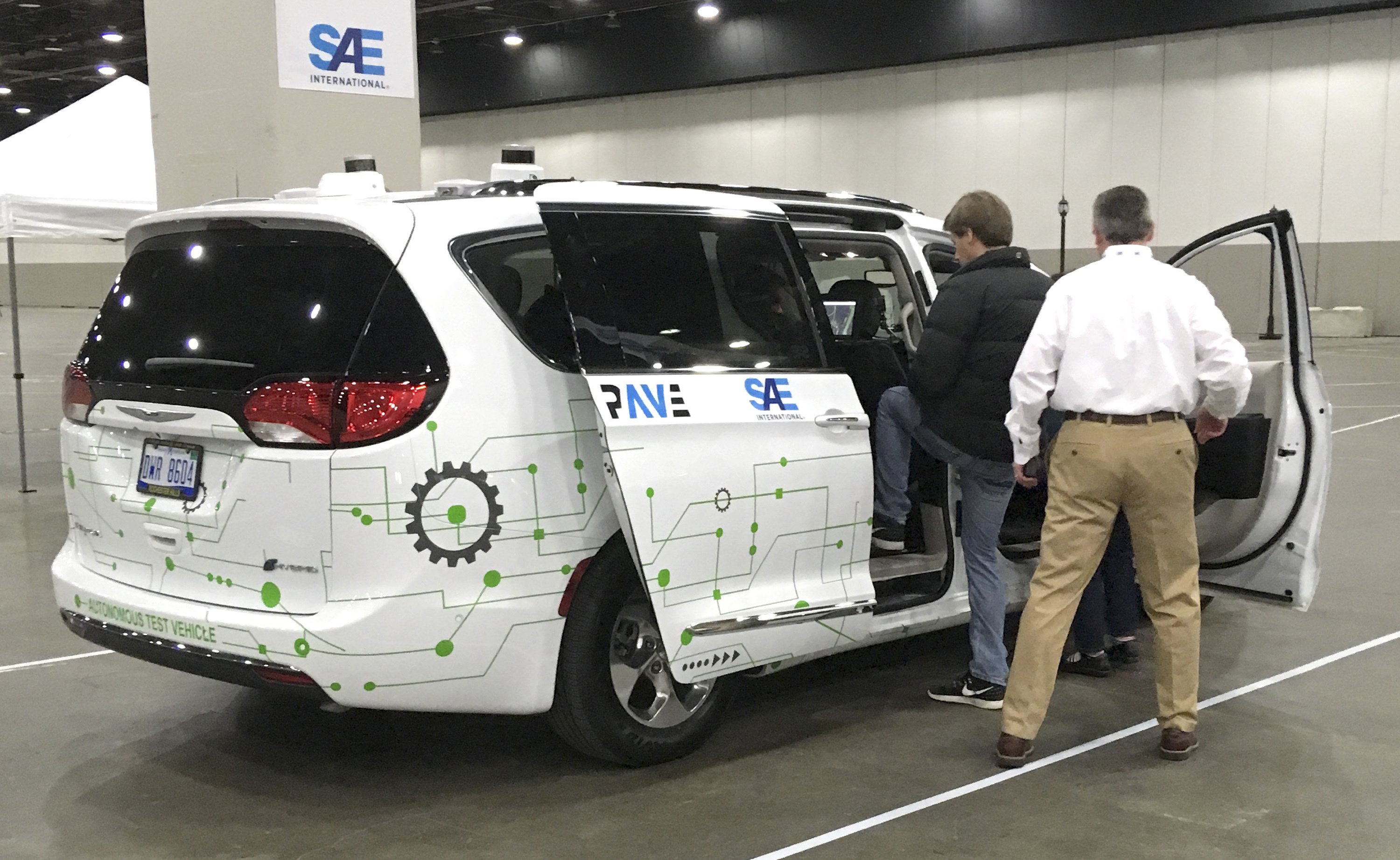 Public gets to take free ride in self-driving car in Detroit | AP News