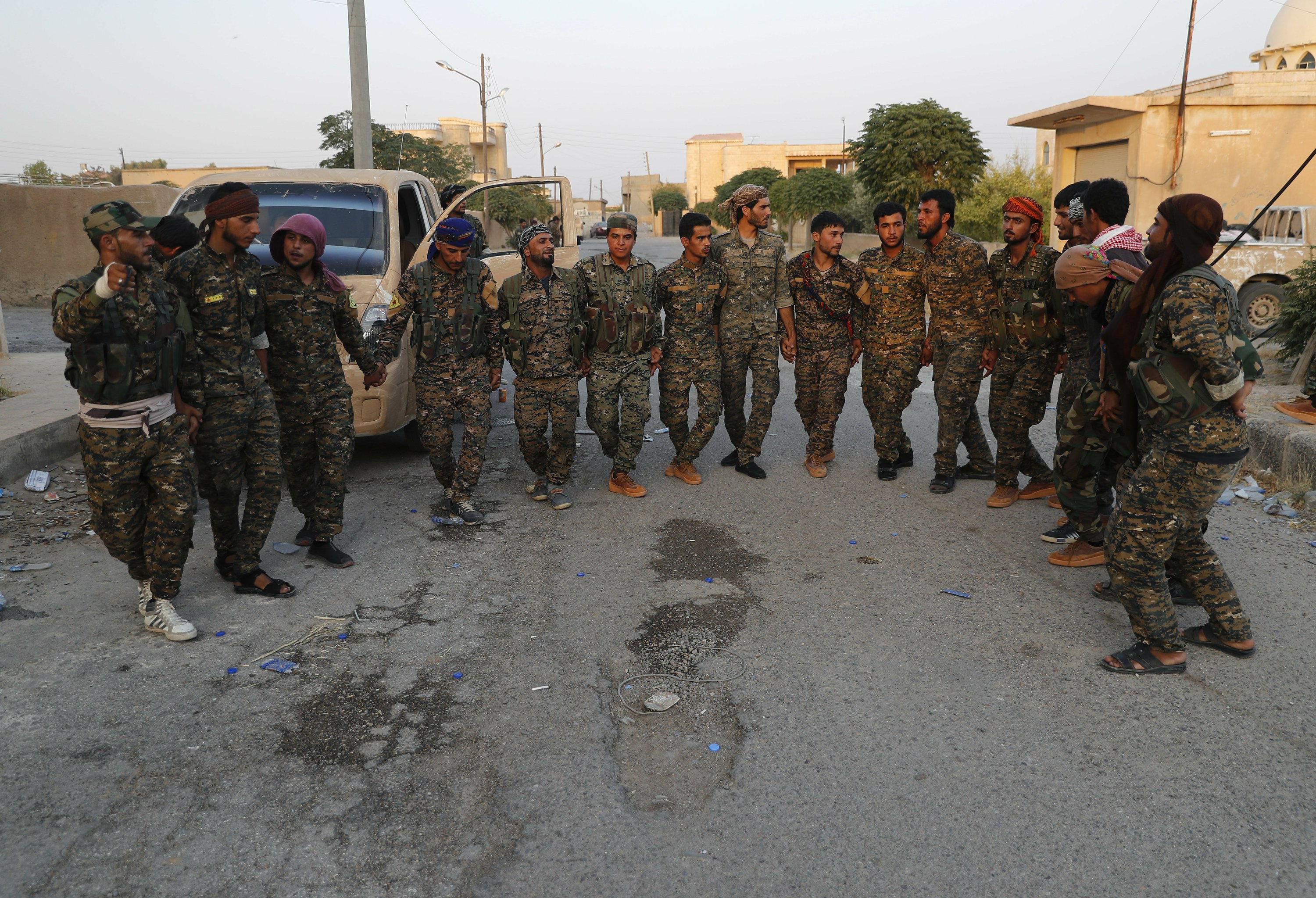 Syrian army in race with US-armed fighters for eastern Syria | AP News