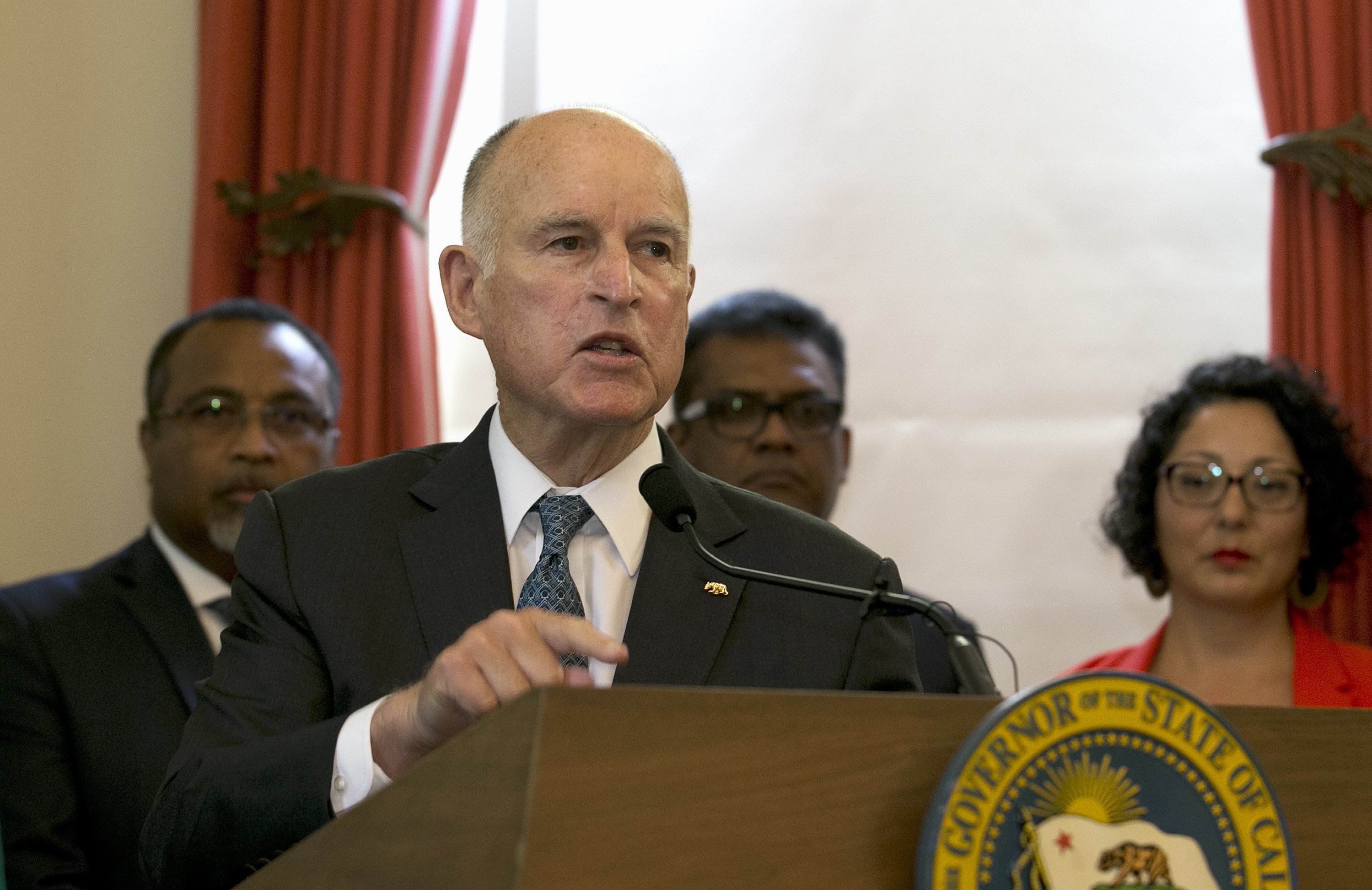 California governor plans to host 2018 global climate summit | AP News