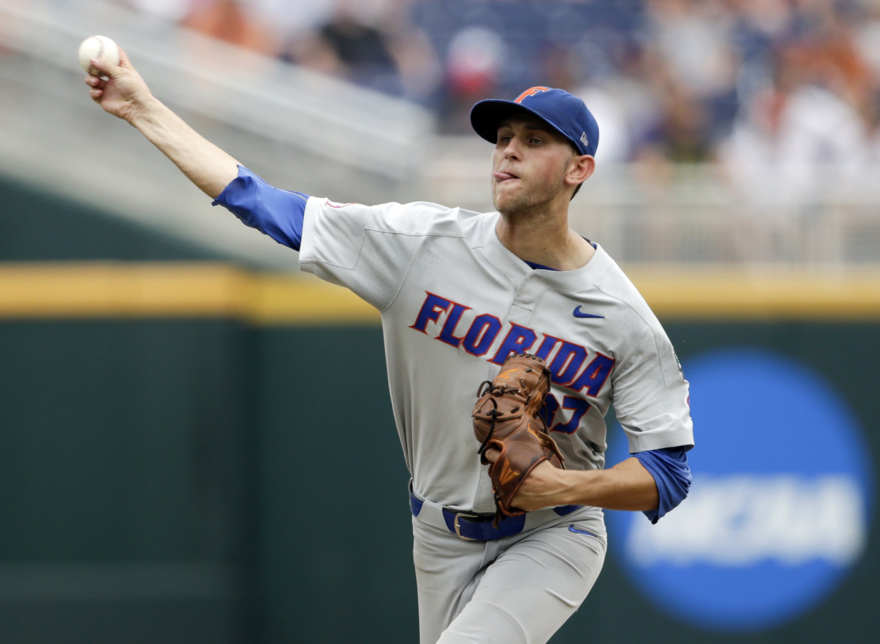 That's Kowar with a K: 13 in Gators' 6-1 CWS win over Texas | AP News