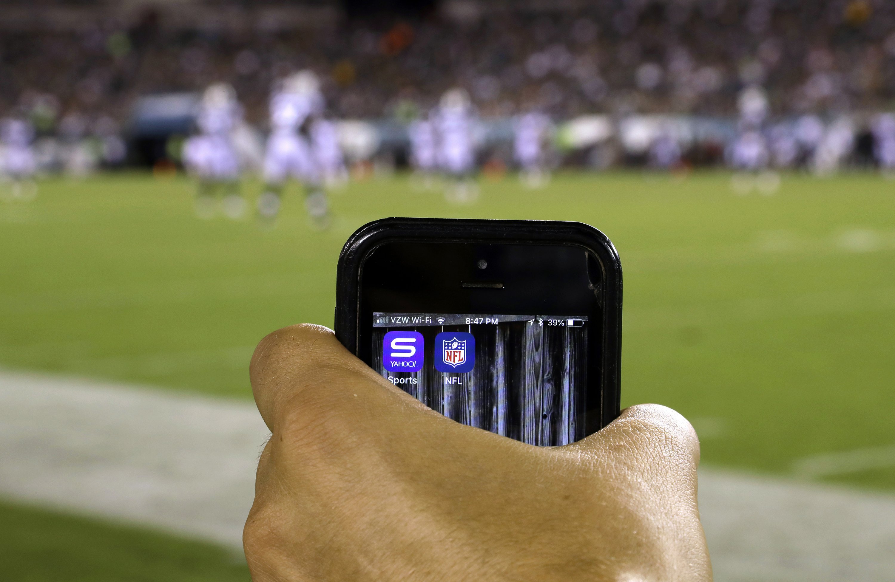 Fans rejoice: Subscription-free streaming for NFL games | AP News