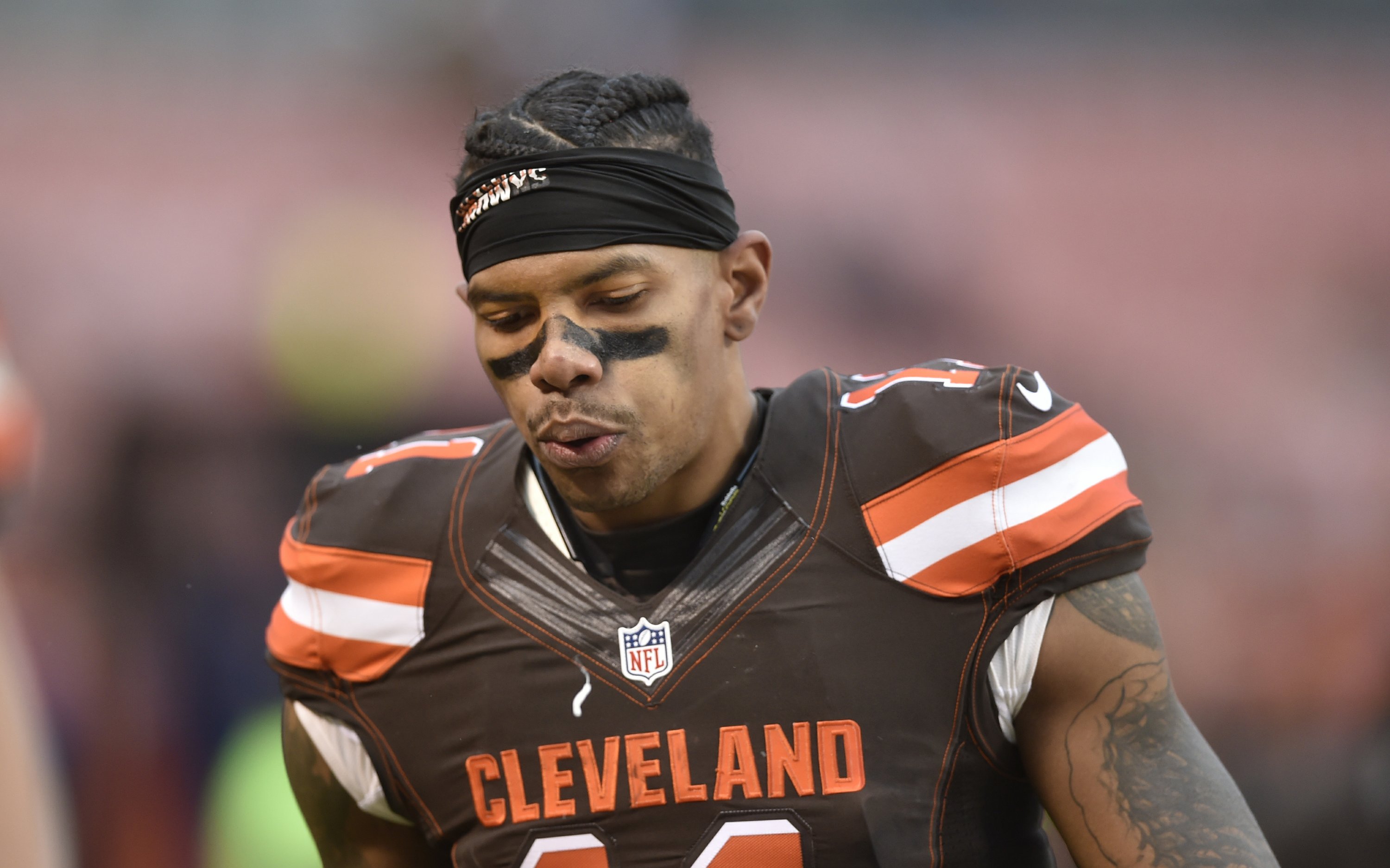 Browns want fiery Pryor to chill out, control 'antics' | AP News