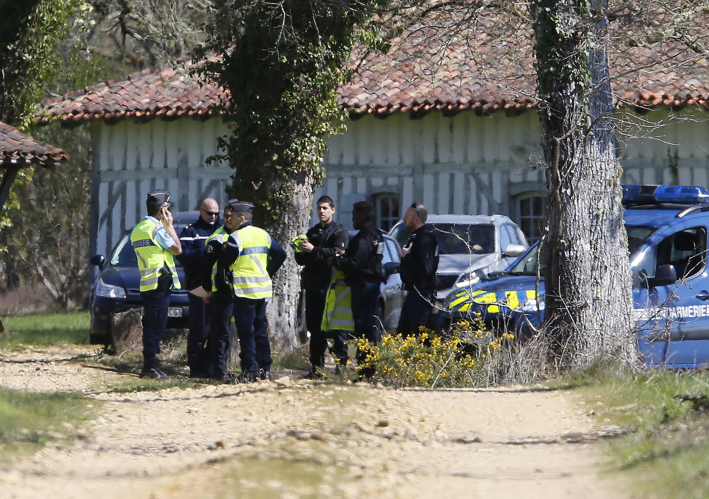 Authorities hunt for body of Basque militant killed in 1980 | AP News