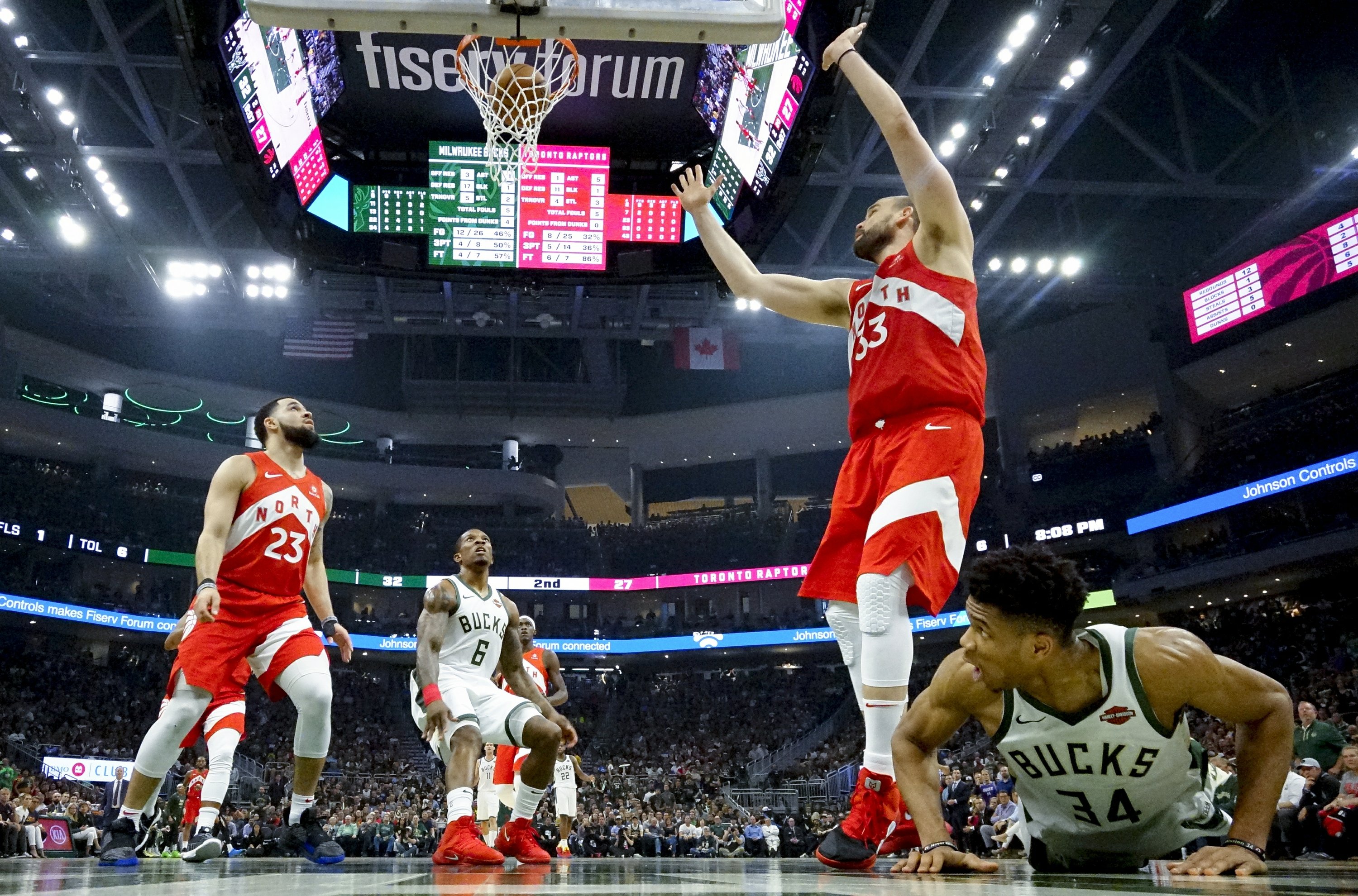Leonard scores 35, Raptors beat Bucks 105-99 for 3-2 lead | AP News