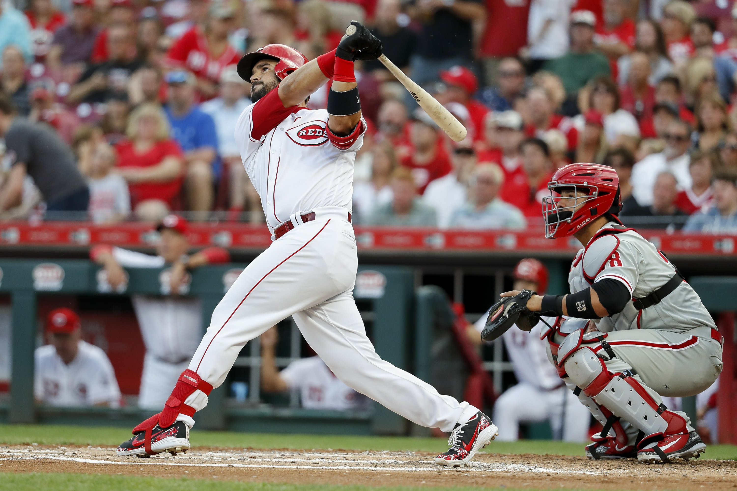 Williams pega jonrón y bullpen brilla en victoria de Rojos | AP News