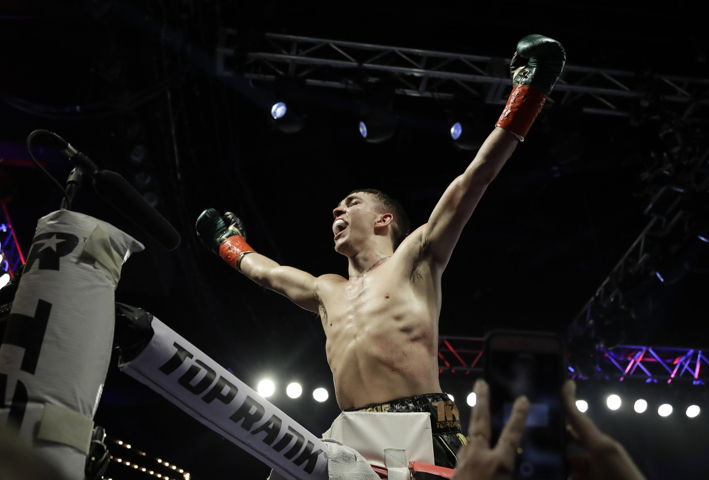 Irish star Conlan wins again on St. Patrick's Day in NY | AP News
