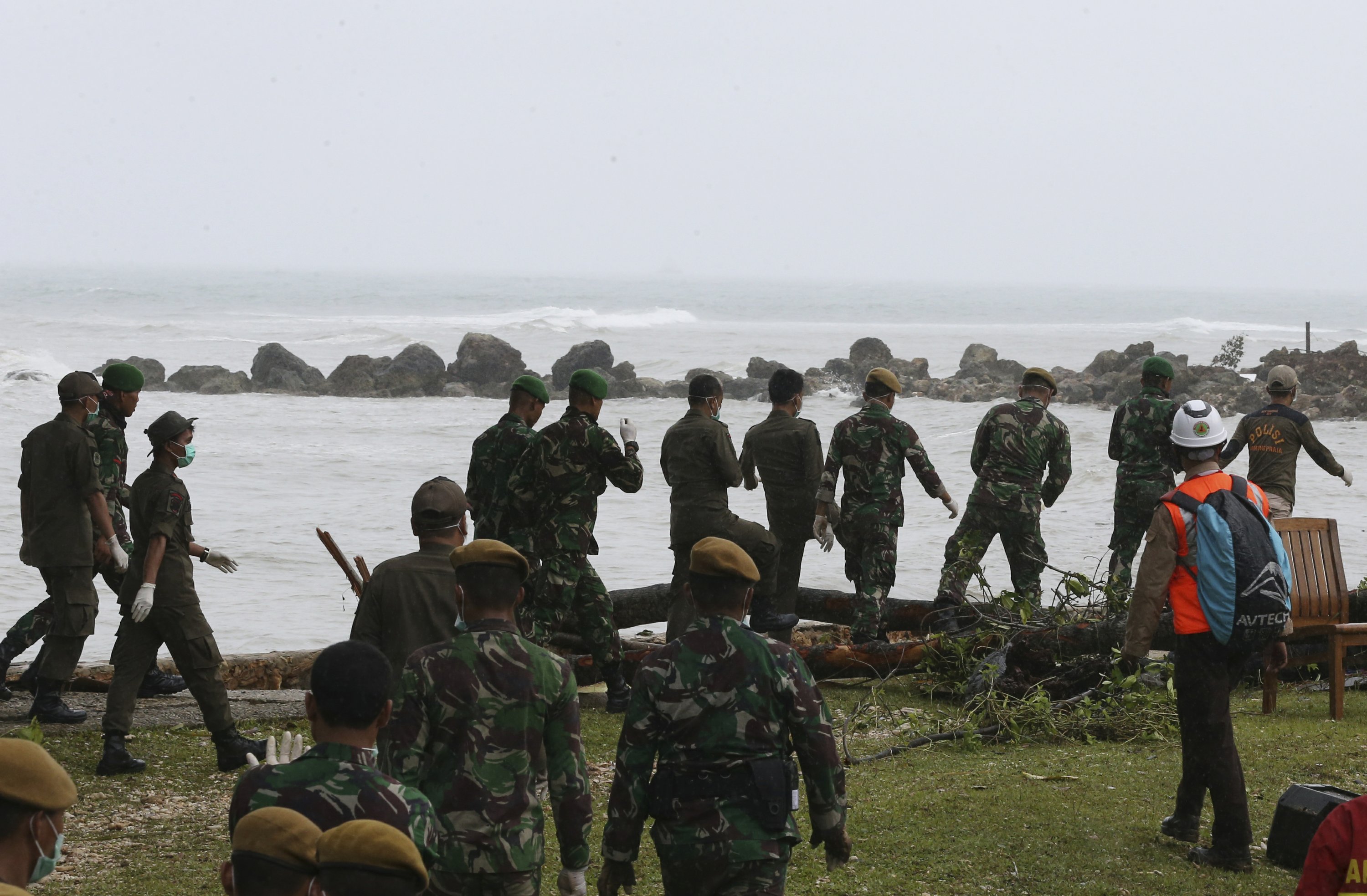Death toll climbs past 370 in Indonesian tsunami disaster | AP News