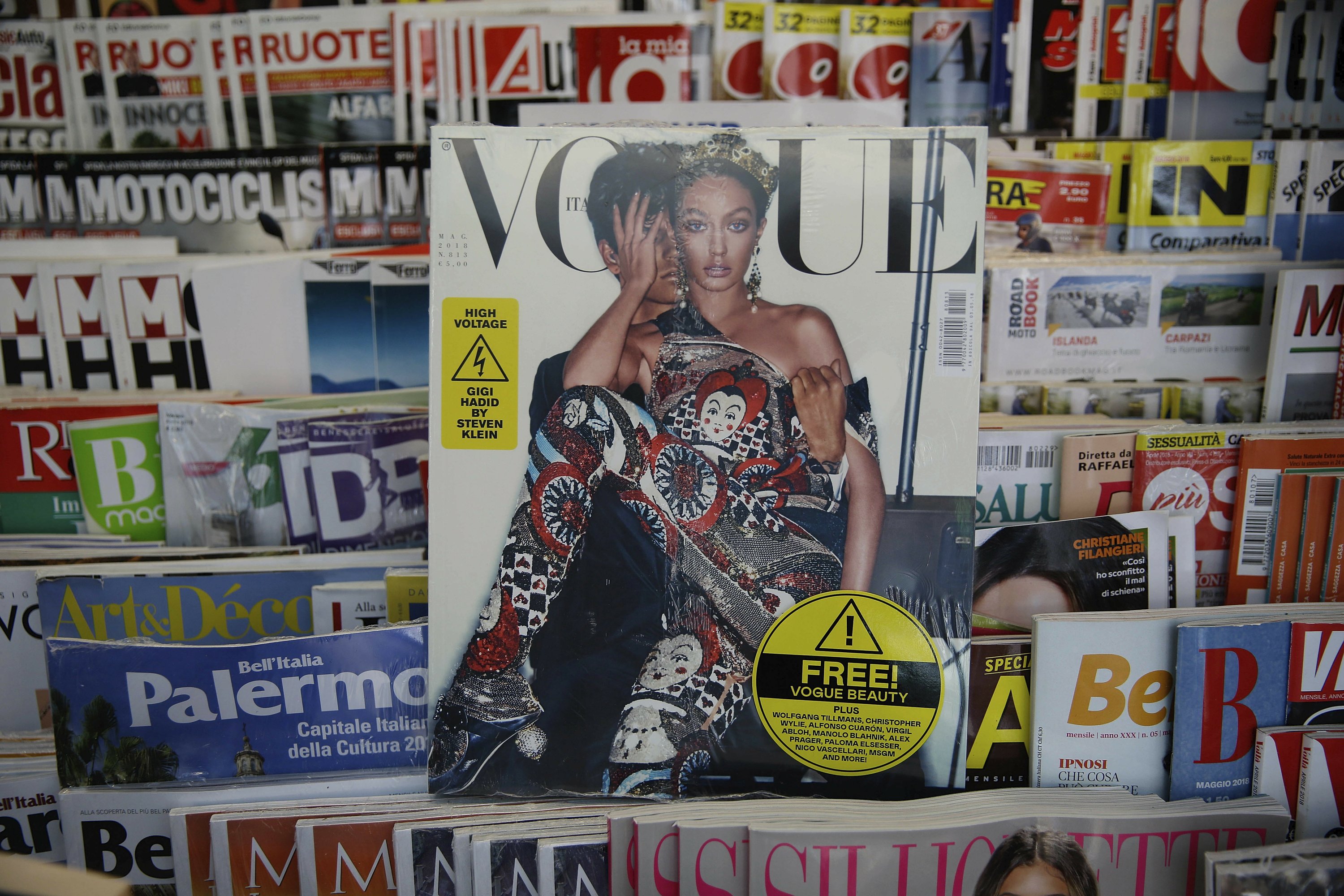 Gigi Hadid, Vogue Italia apologize for darkened skin tone | AP News