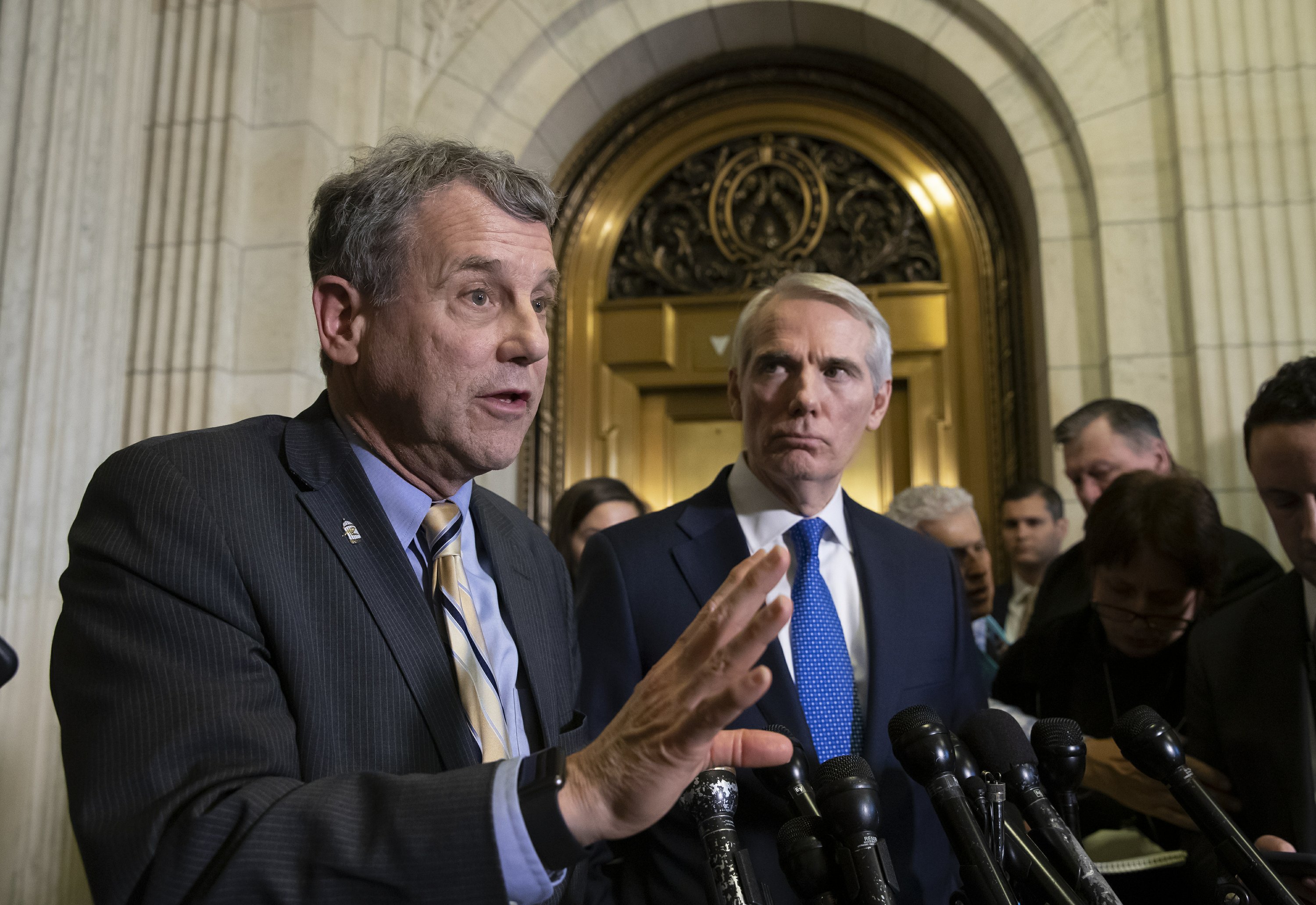 Sen. Sherrod Brown to tour early states before 2020 decision | AP News