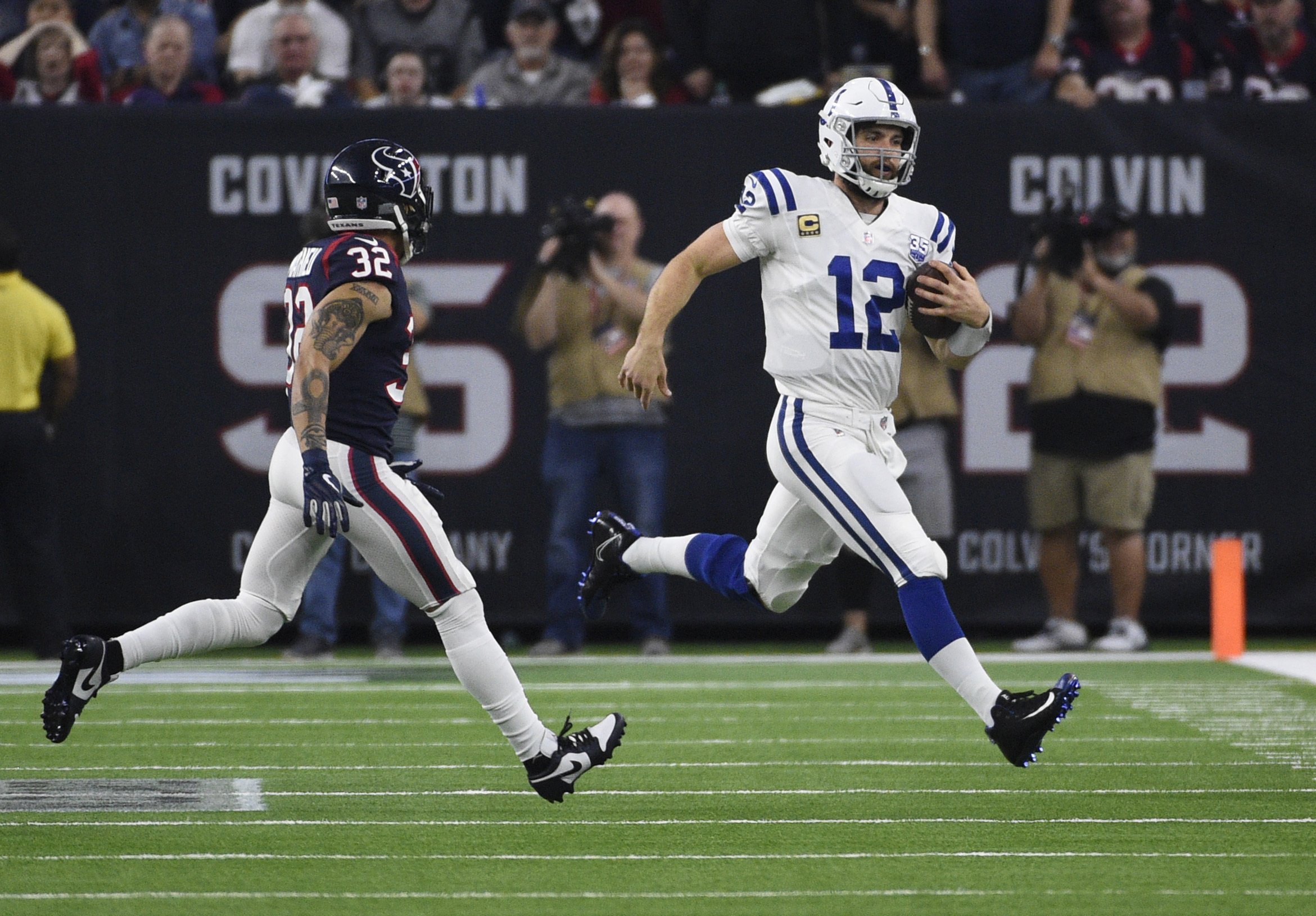 Luck lidera ataque de Colts al eliminar a Texans en playoffs | AP News