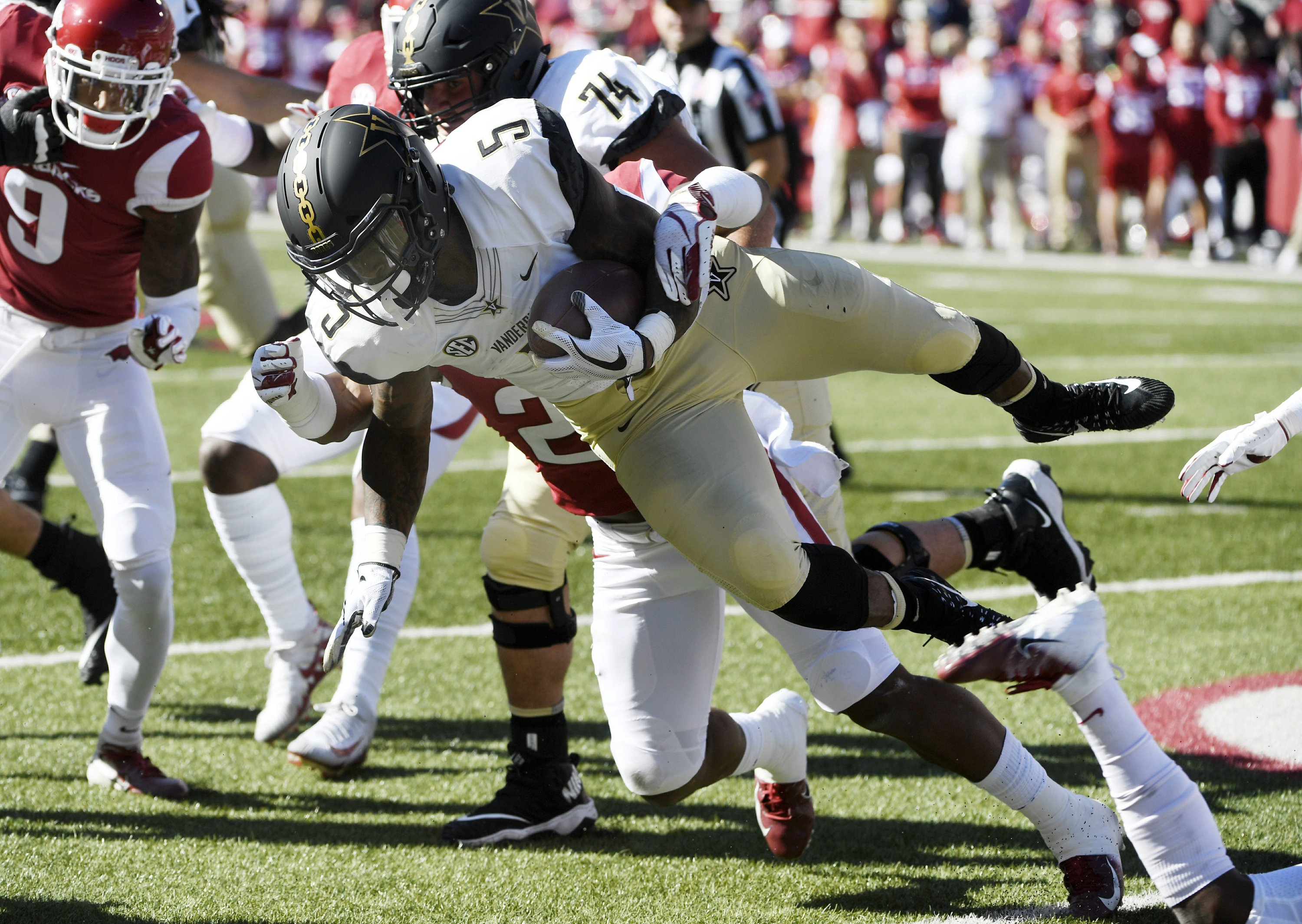 Vaughn's 3 touchdowns spark Vandy past Arkansas, 45-31 | AP News