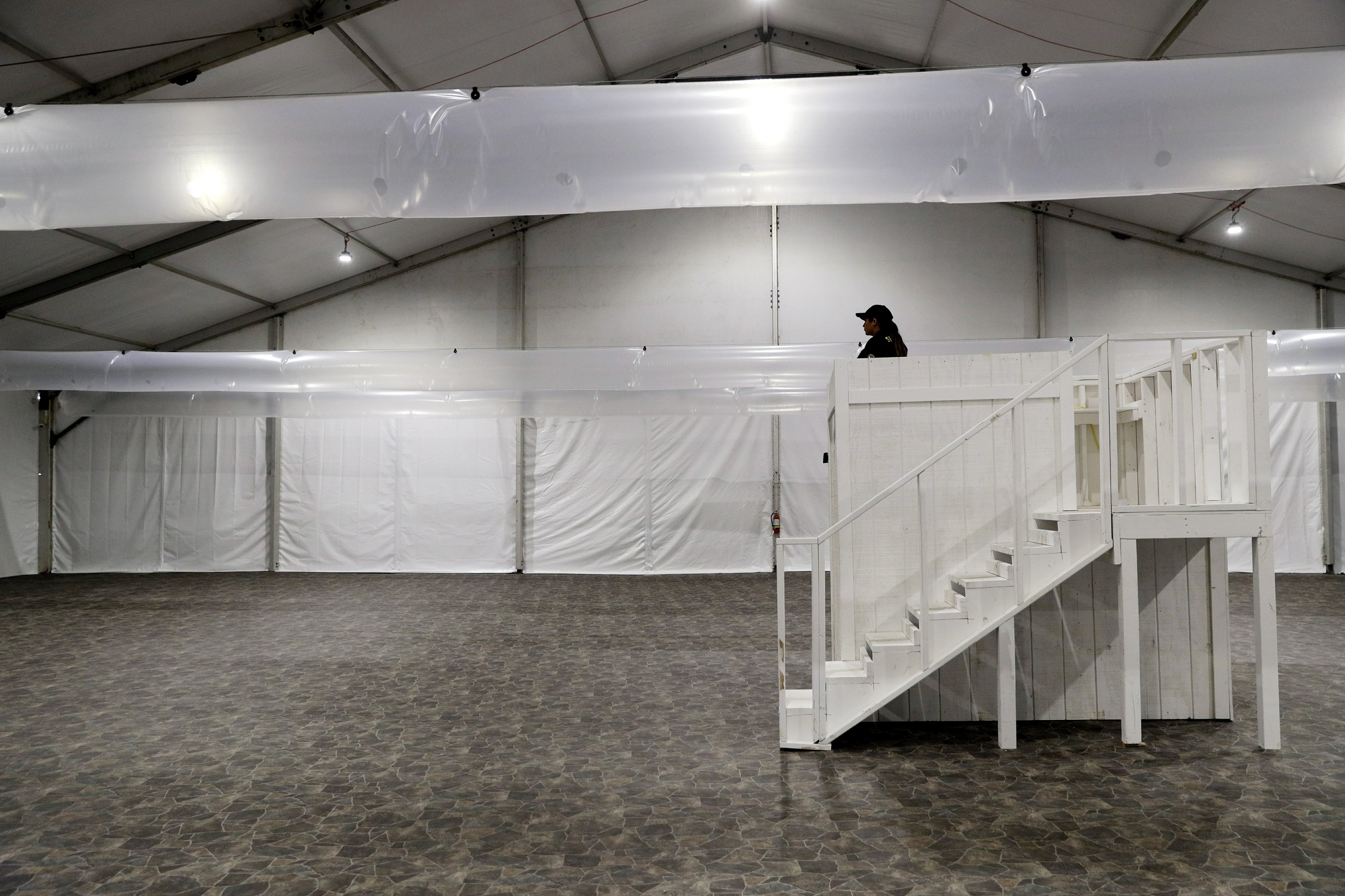 Government to house more immigrants in tents at the border | AP News