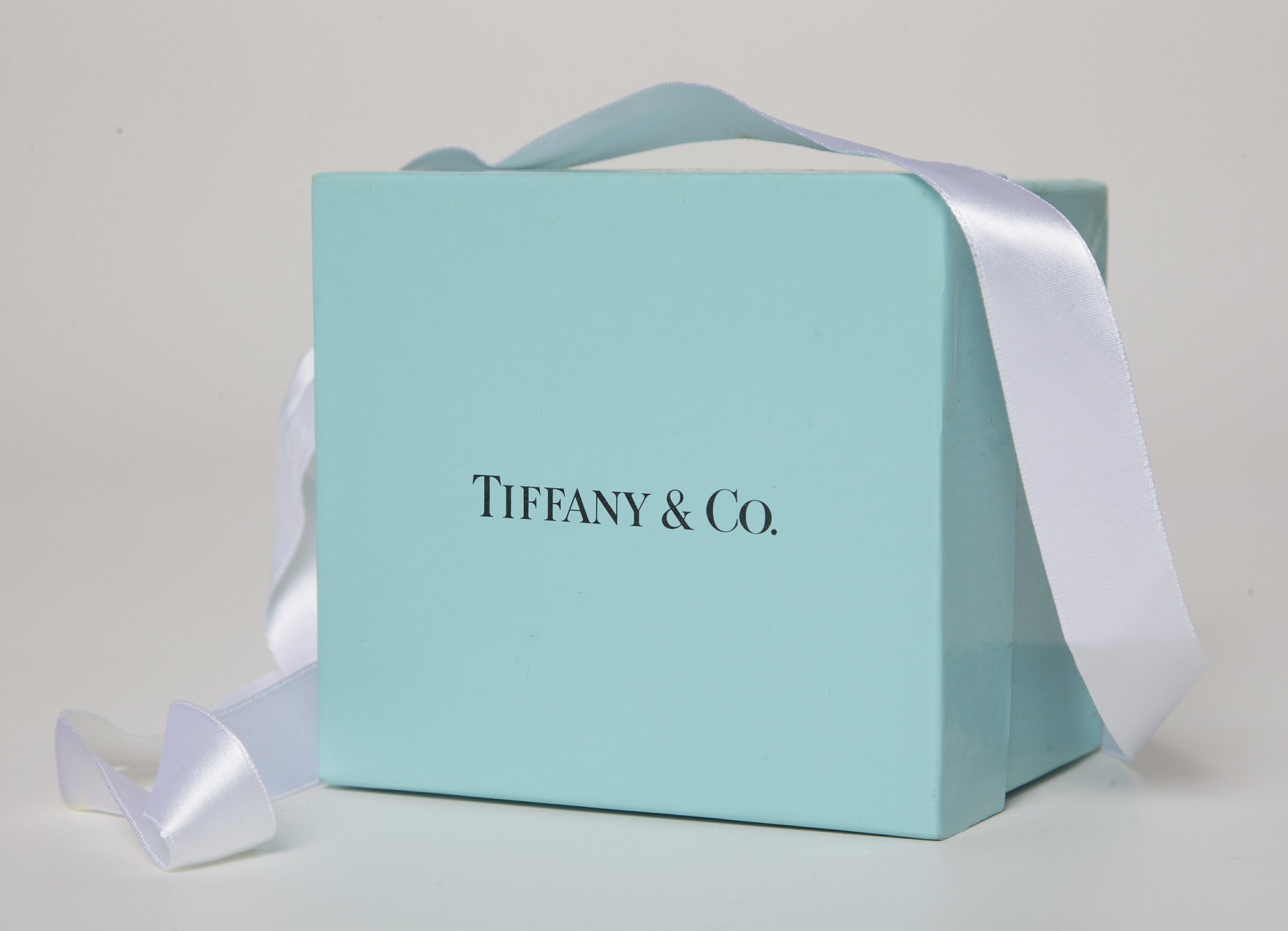 Tiffany's gem of a first quarter sends shares rocketing | AP News