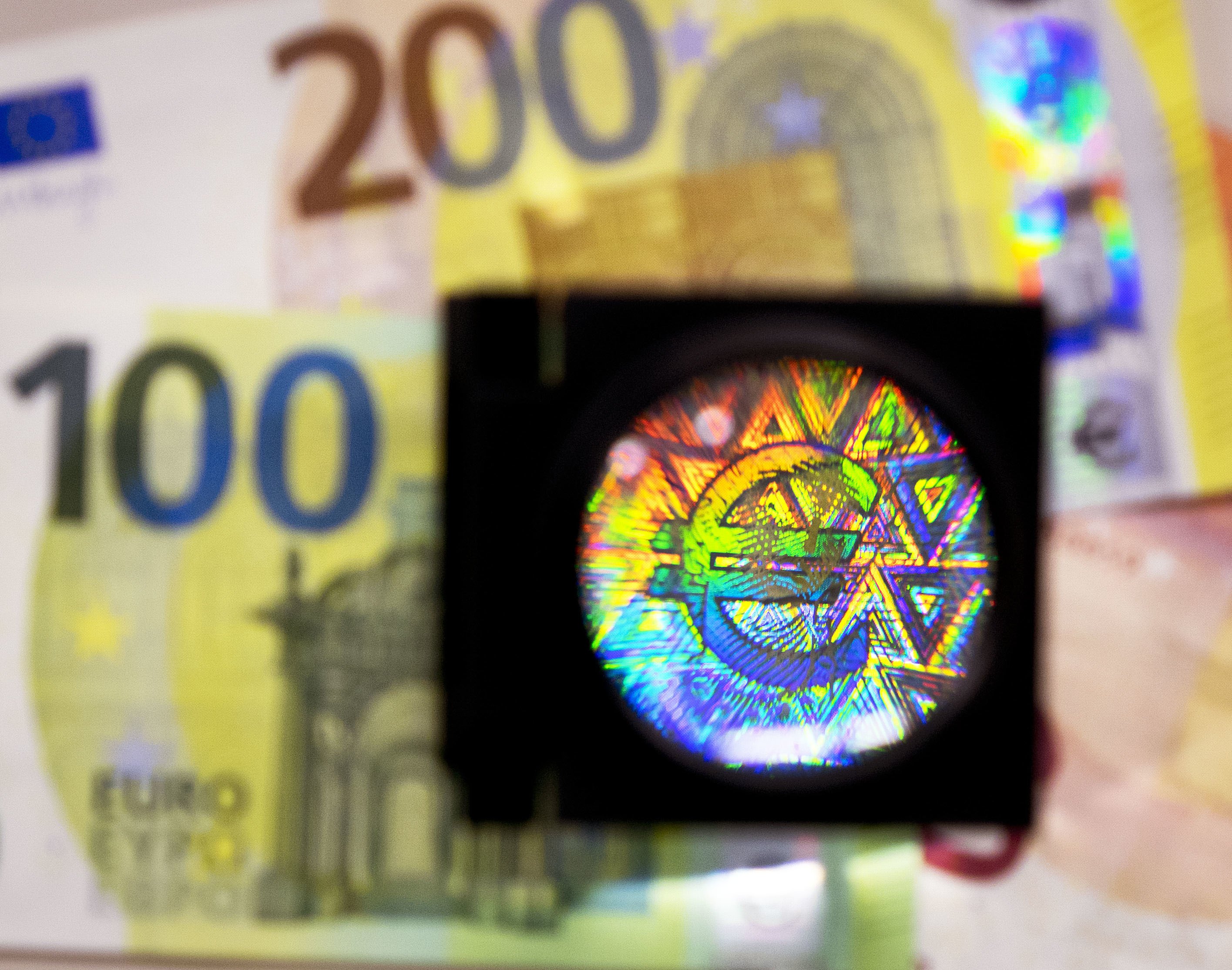 New euro notes feature improved anti-counterfeit holograms | AP News