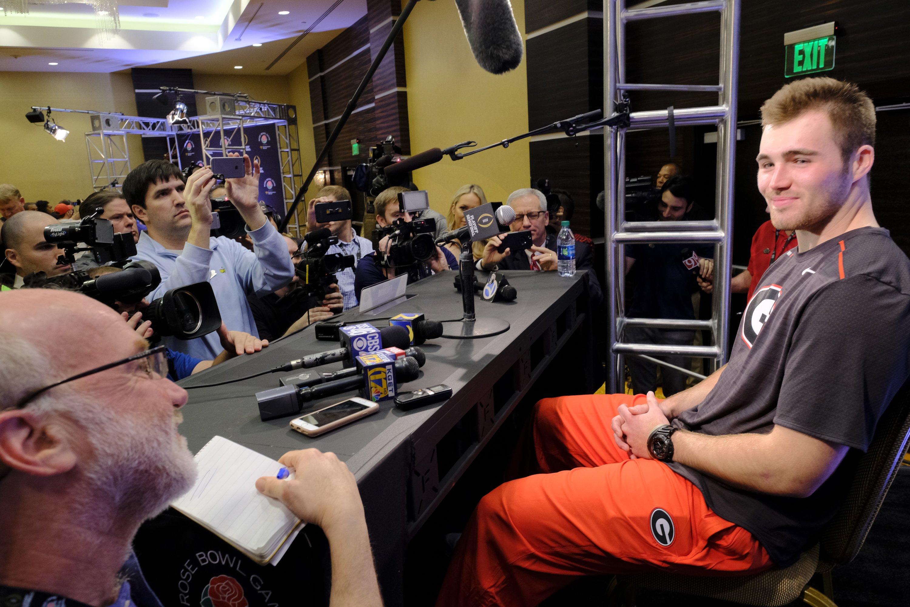 Fabulous freshman Fromm leads Georgia with poise of veteran | AP News