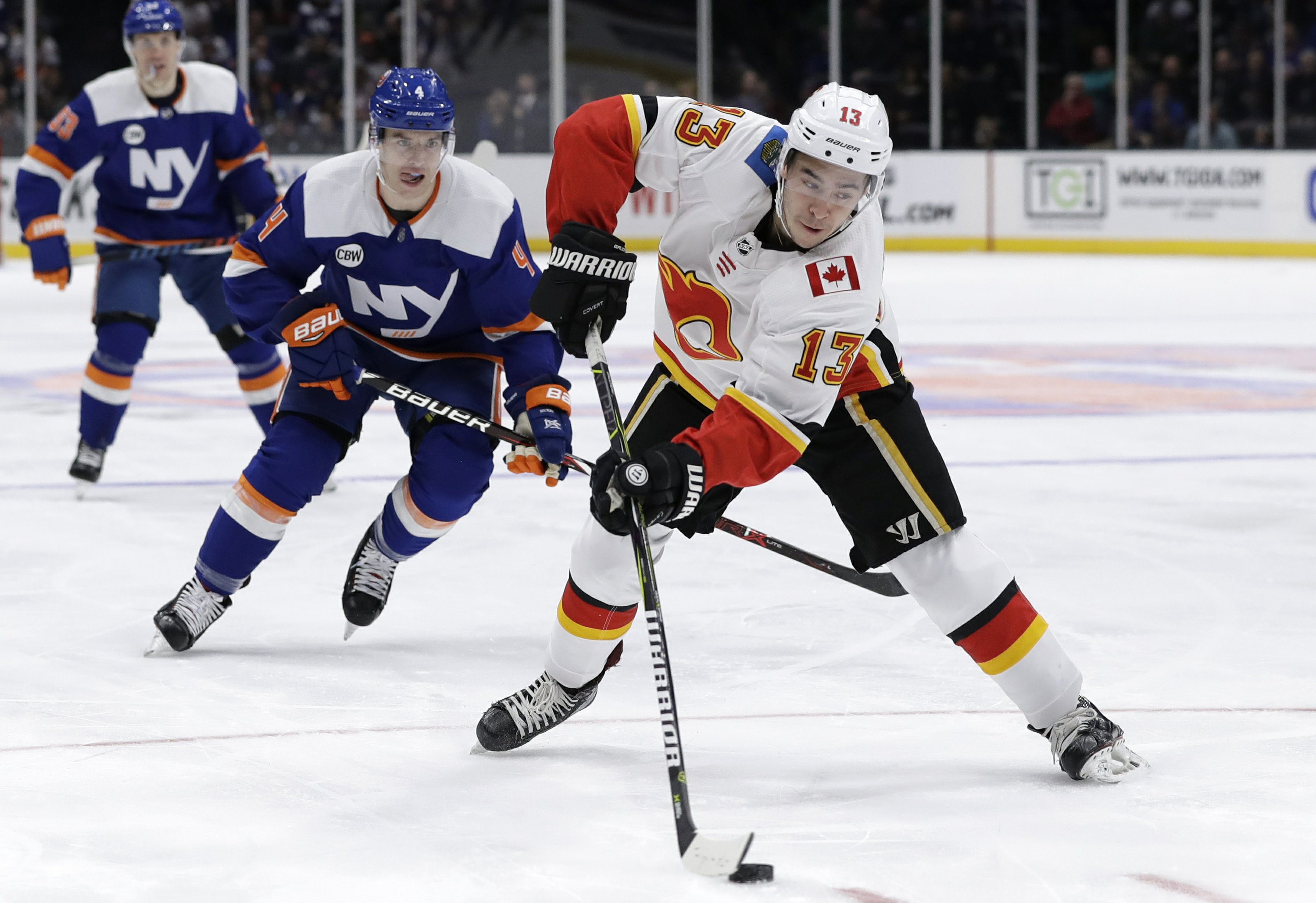 Backlund, Andersson score in 3rd, Flames beat Islanders 3-1 | AP News