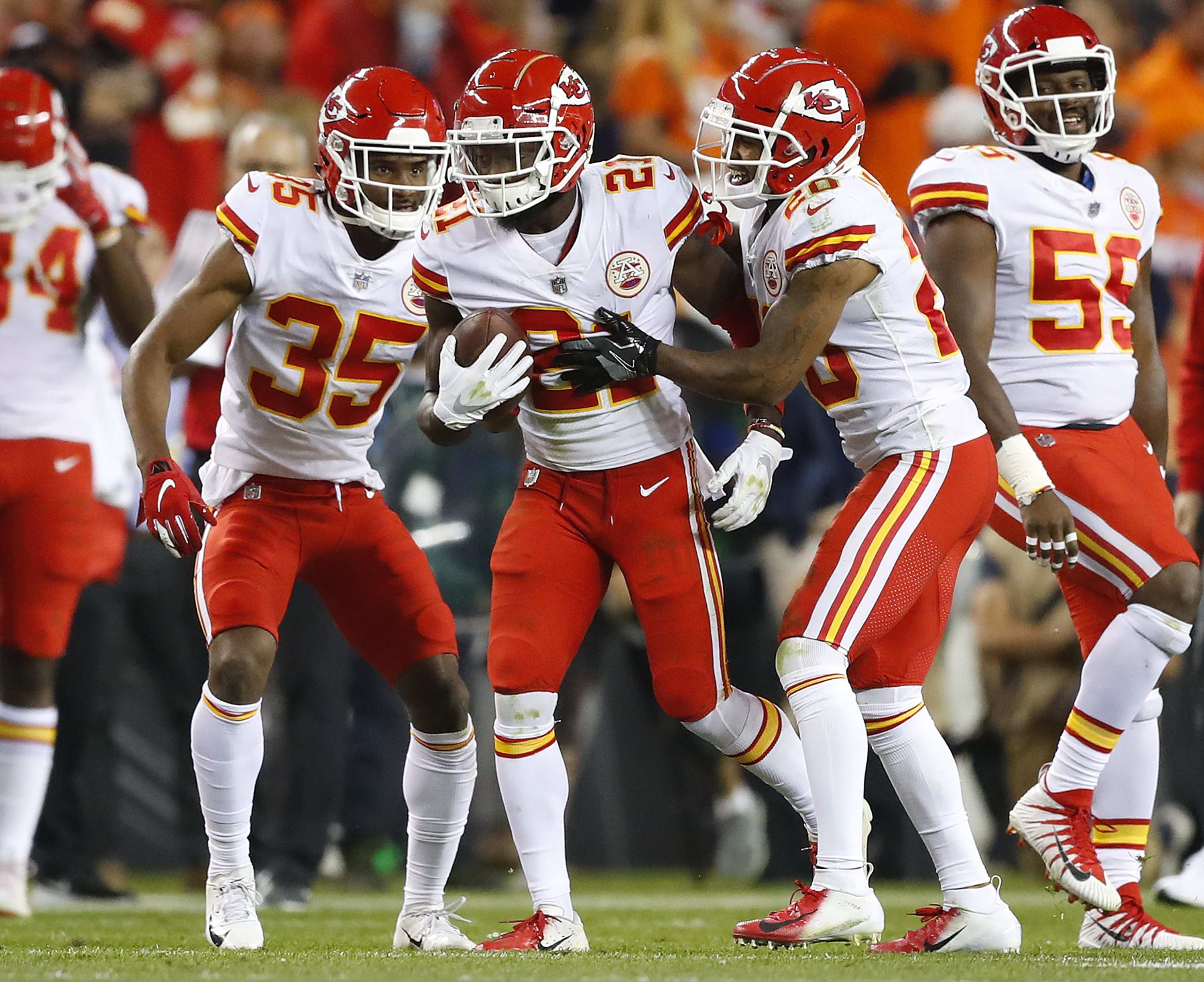 Showtime: Mahomes rallies Chiefs past Broncos, 27-23 | AP News