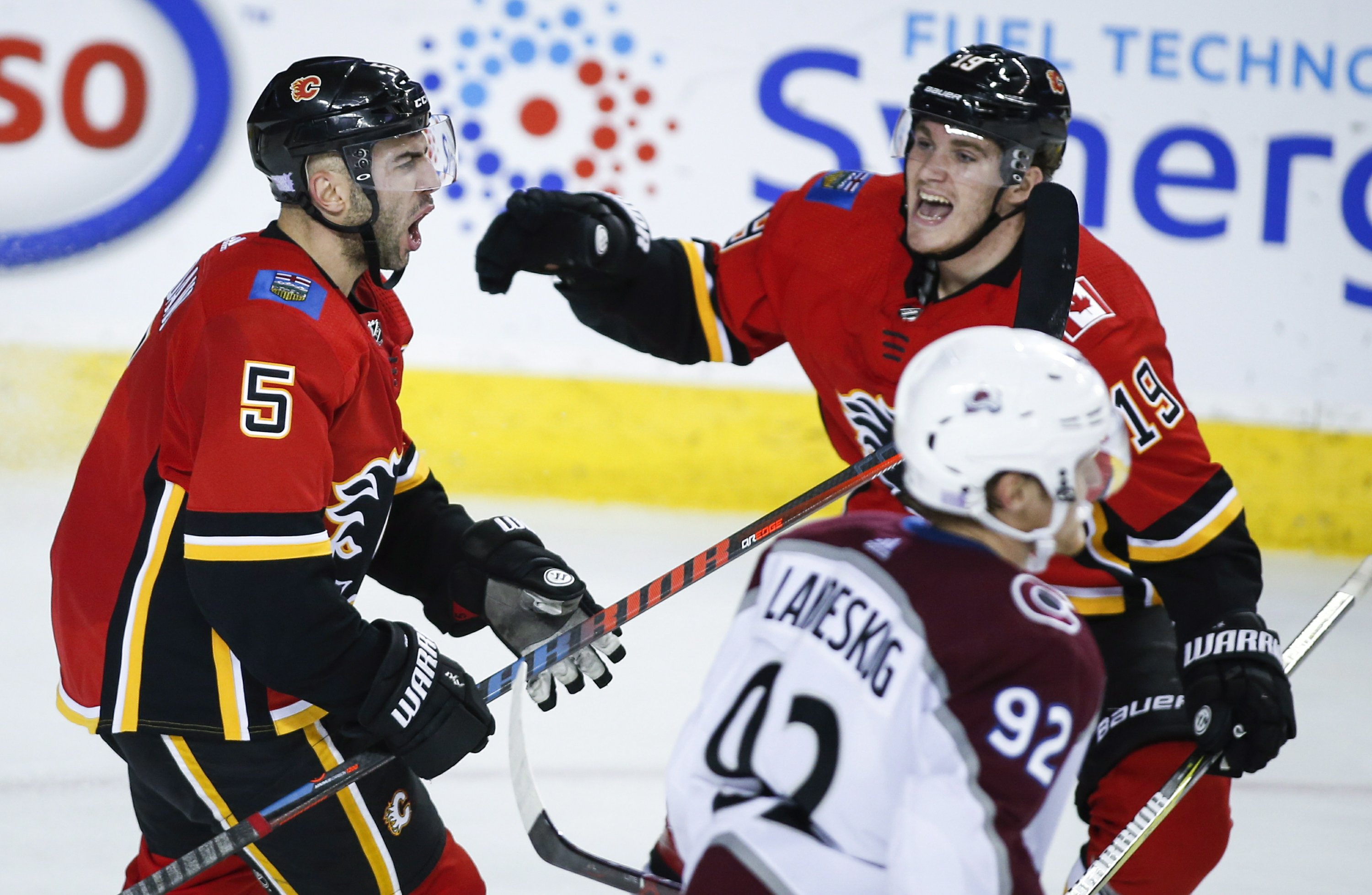 Flames score 5 straight in 3rd to rally past Avalanche 6-5 | AP News