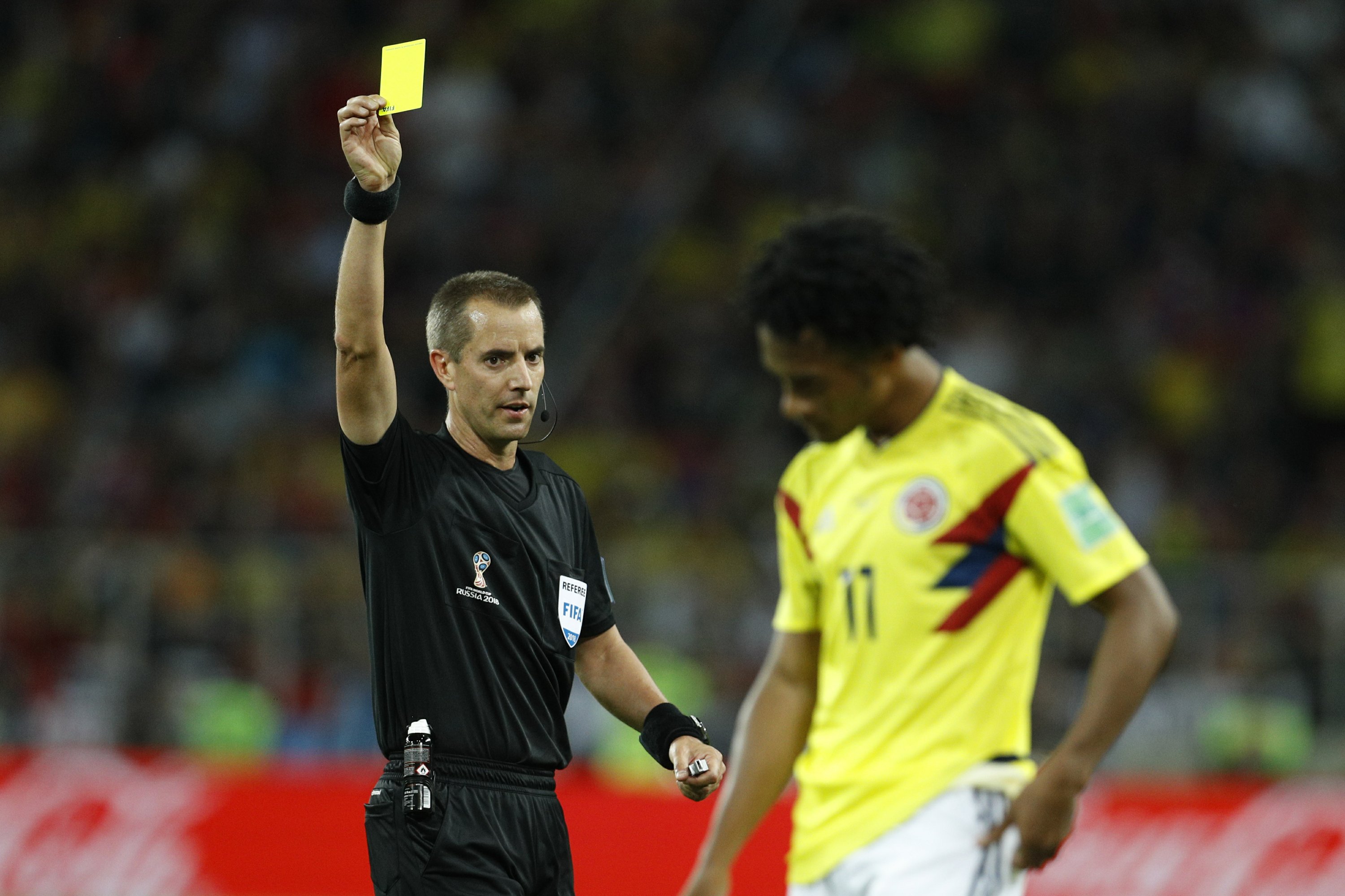 Top American soccer referee Mark Geiger is retiring | AP News