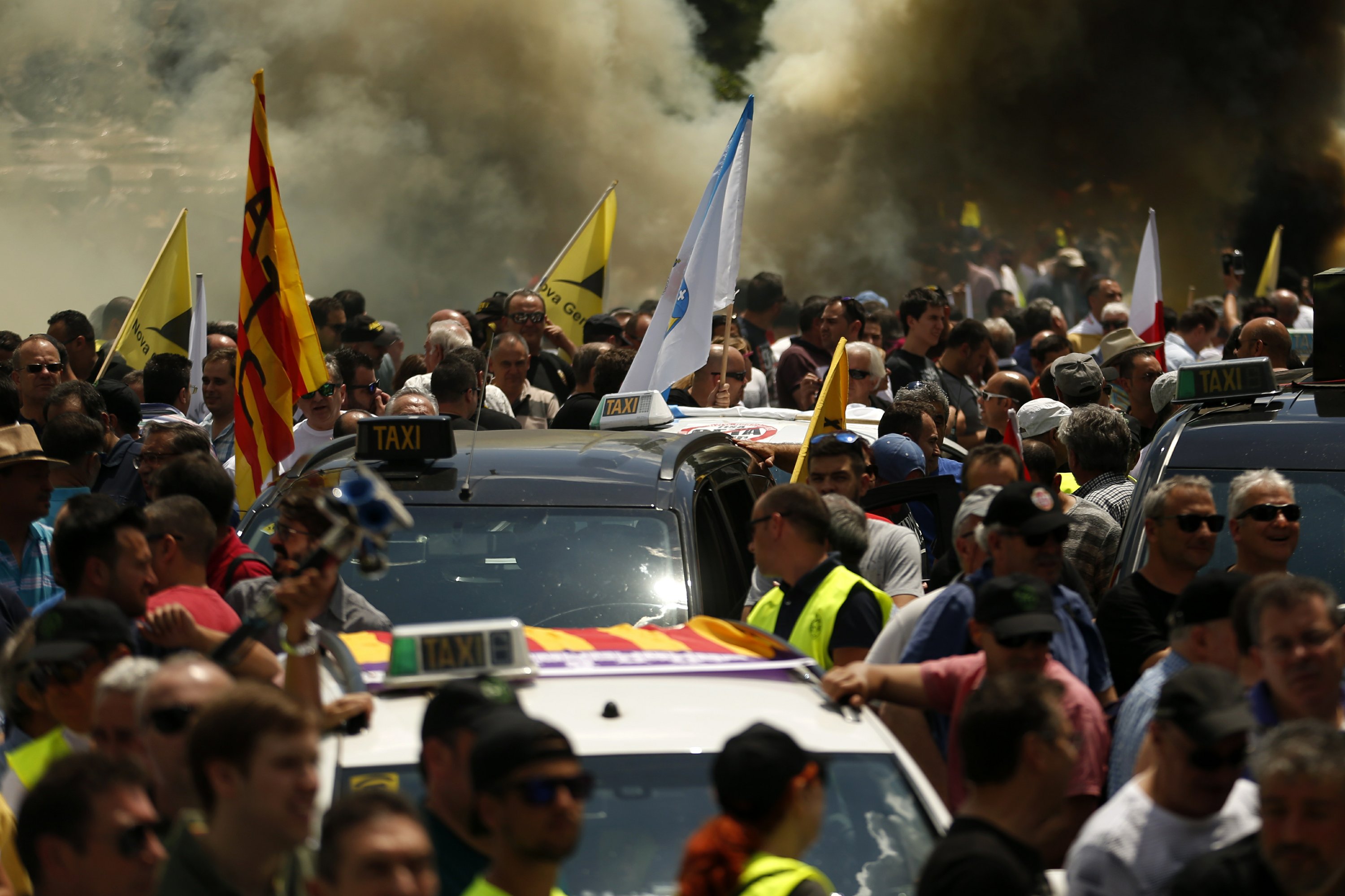 Taxis strike across Spain to protest Uber, Cabify services | AP News