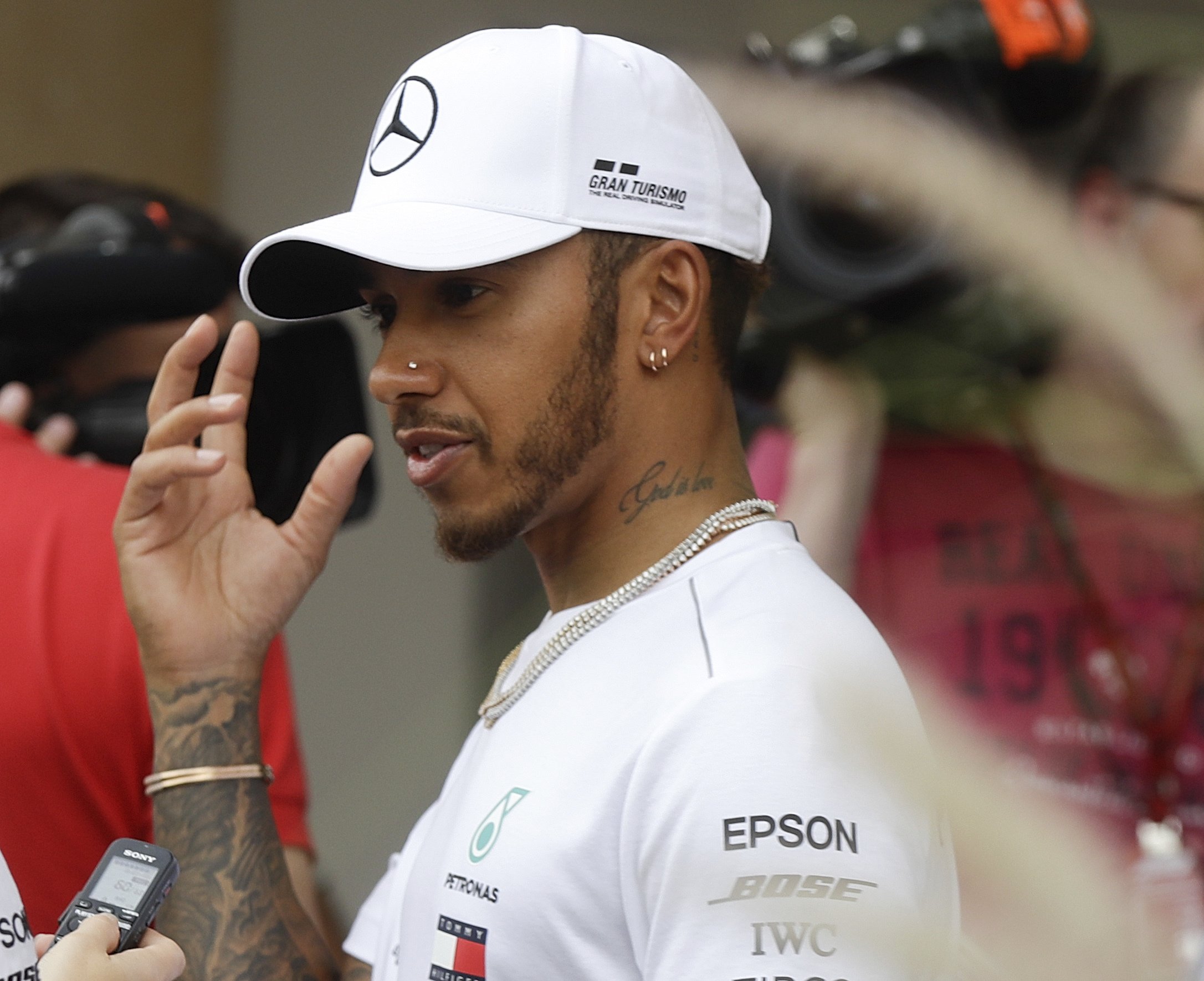 Hamilton keeping close eye on F1's meeting with teams | AP News