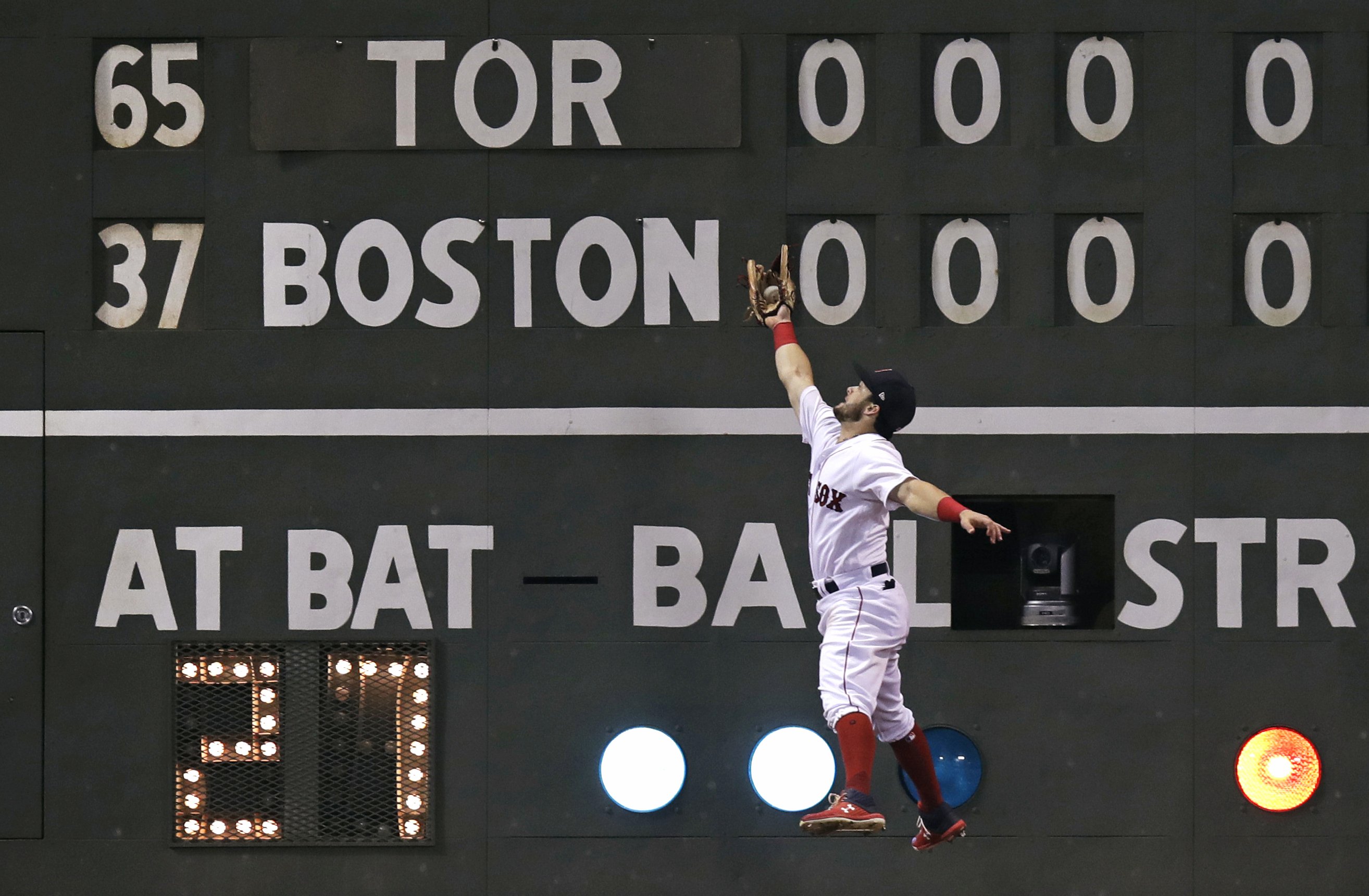 Red Sox become 1st team in majors to clinch playoff spot | AP News