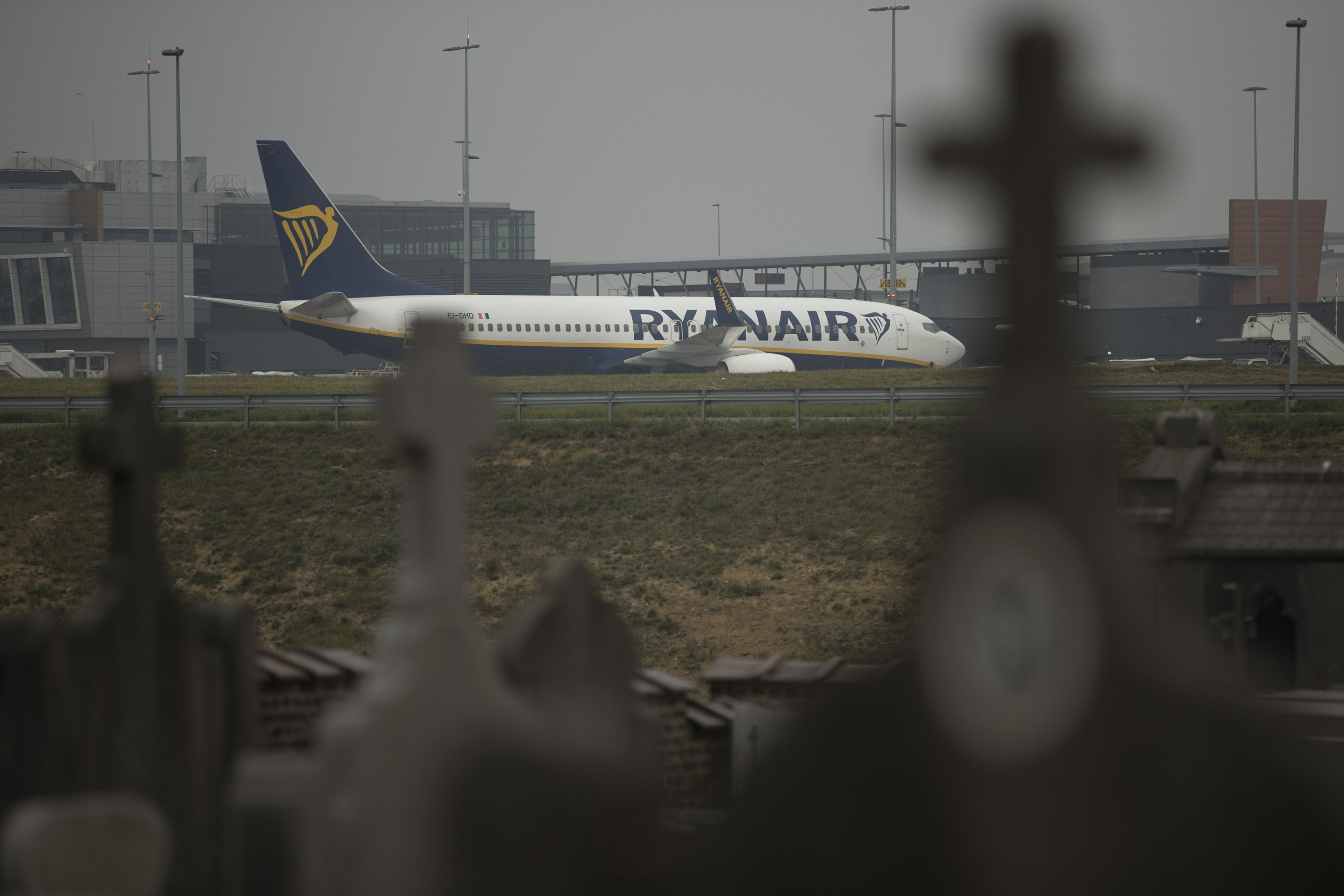 Ryanair warns earnings hurt by strikes, rising fuel cost | AP News
