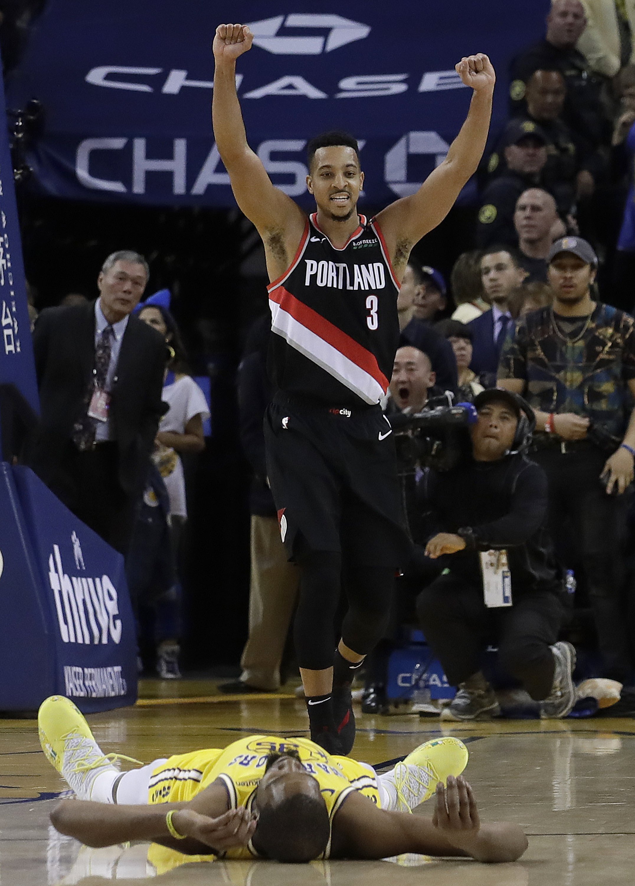 Lillard logra triple en prórroga; Blazers superan a Warriors | AP News