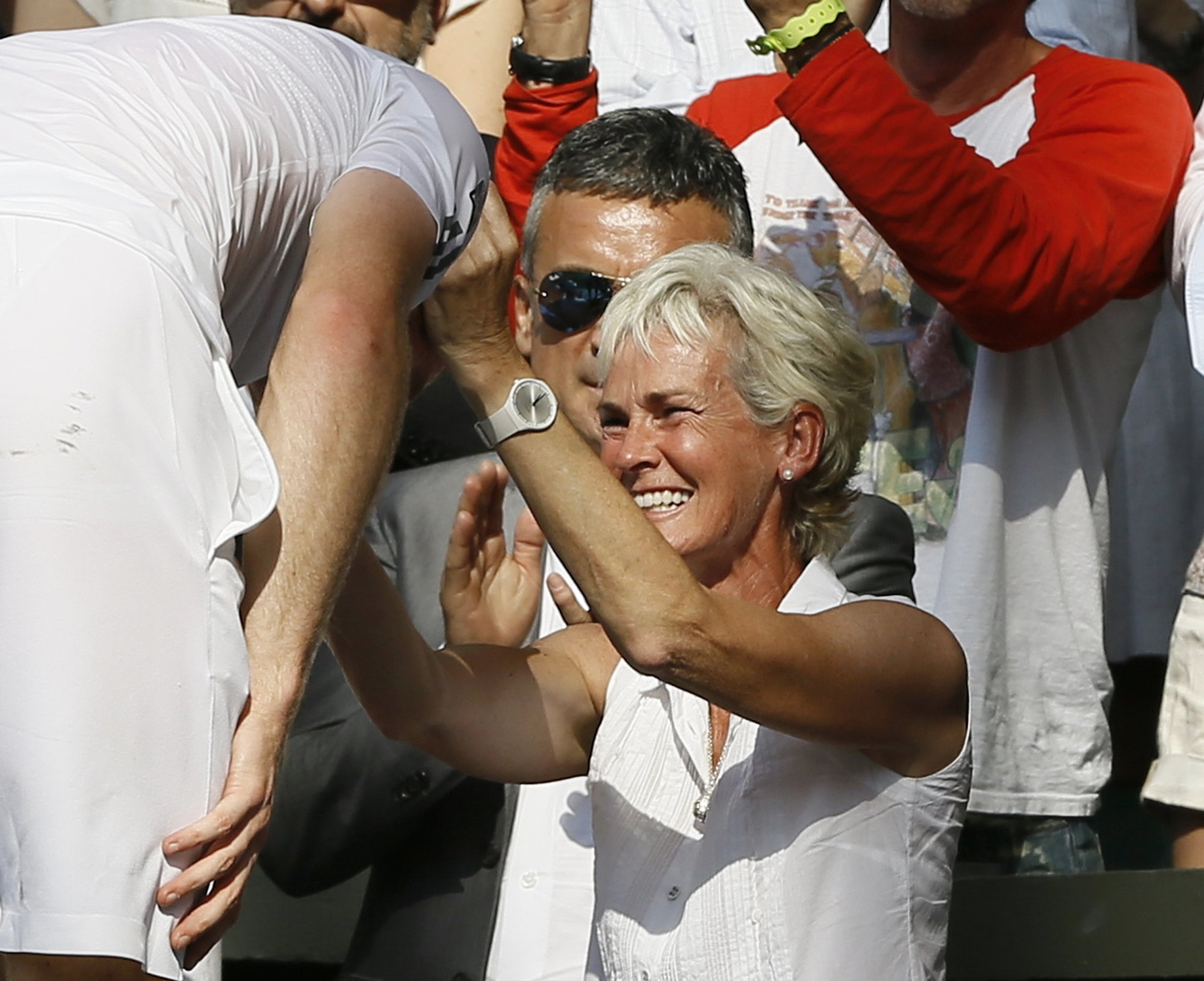 Murray's mother says former Wimbledon champ could play again | AP News