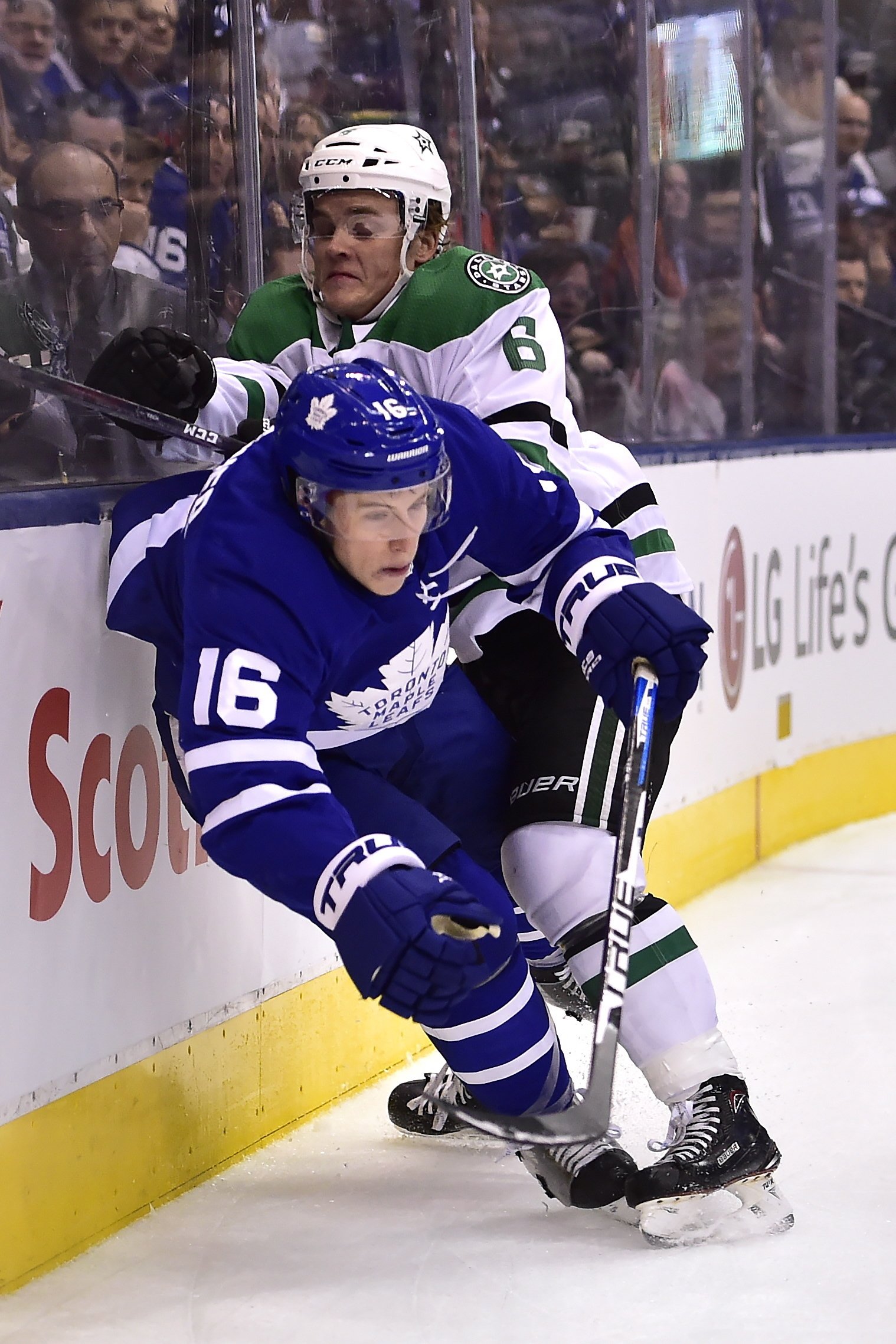 Anton Khudobin makes 31 saves, Stars beat Maple Leafs 2-1 | AP News
