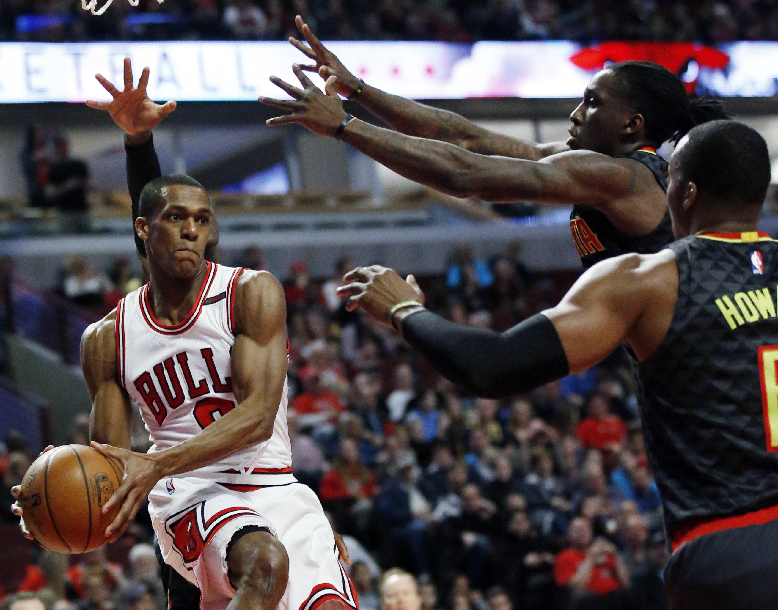 Butler scores 33, Bulls beat Hawks 106-104 | AP News