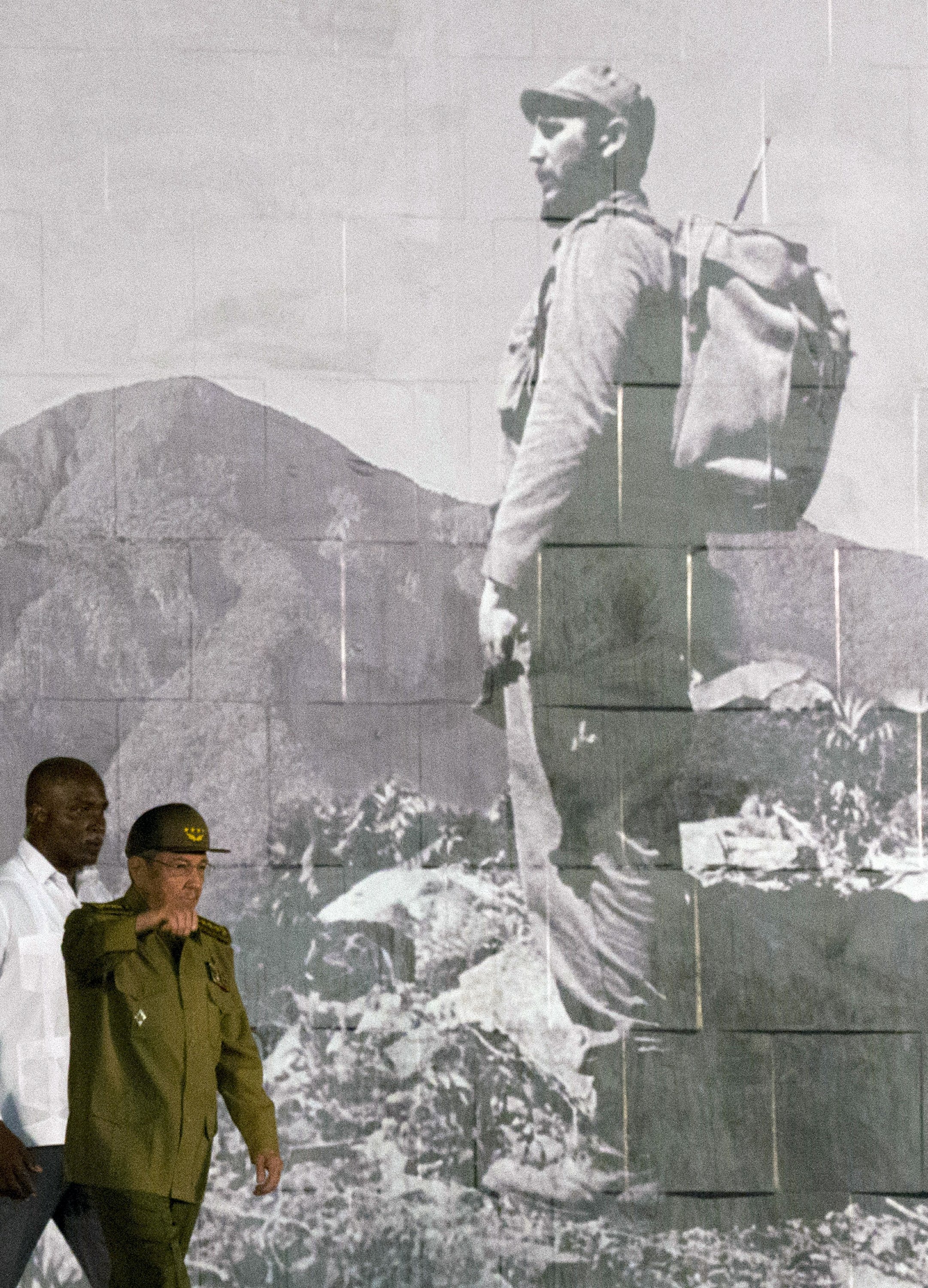 Raul Castro: Cuba will ban naming of monuments after Fidel | AP News