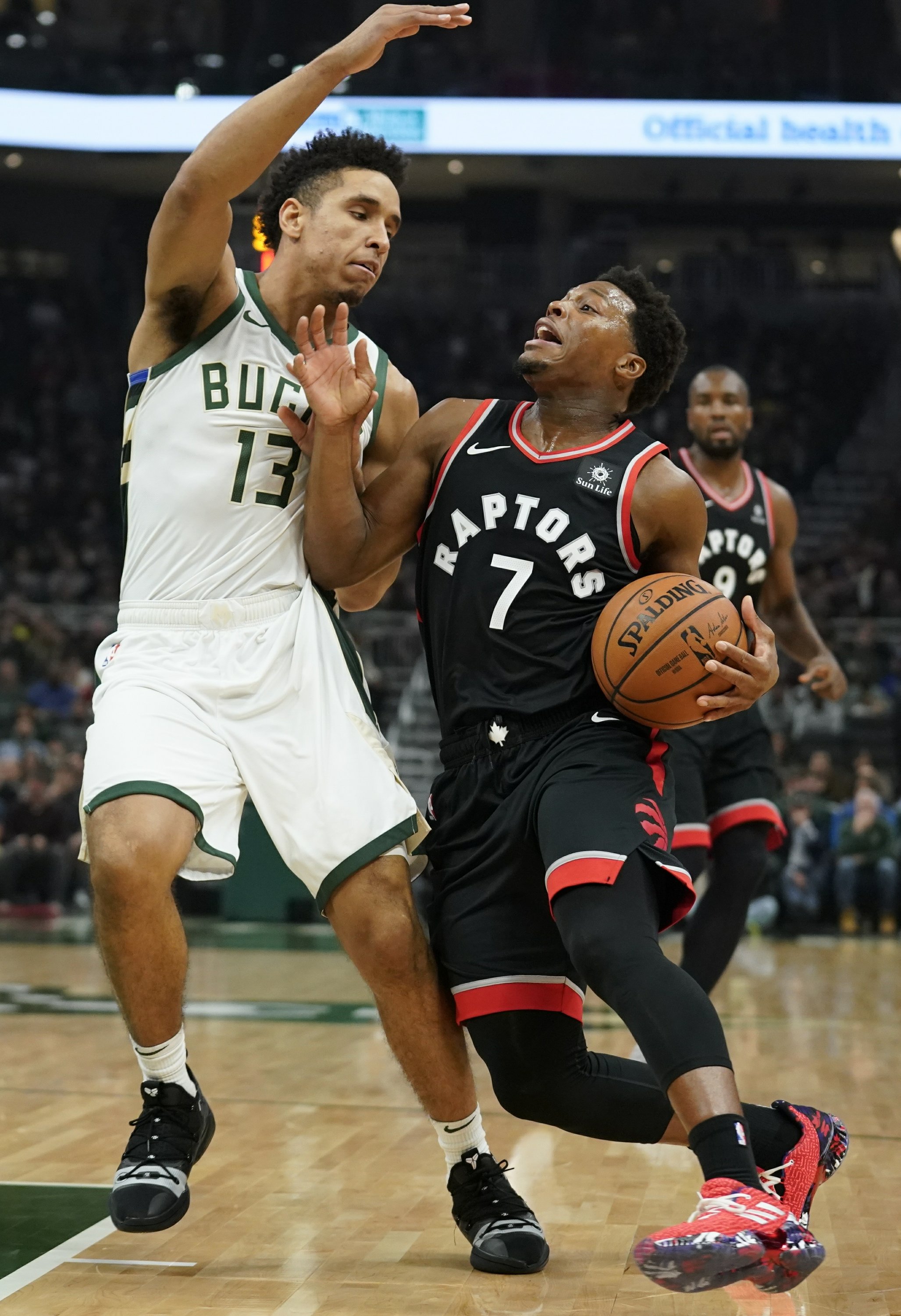 Sans Freak, Bucks top Raptors to be last NBA undefeated team | AP News