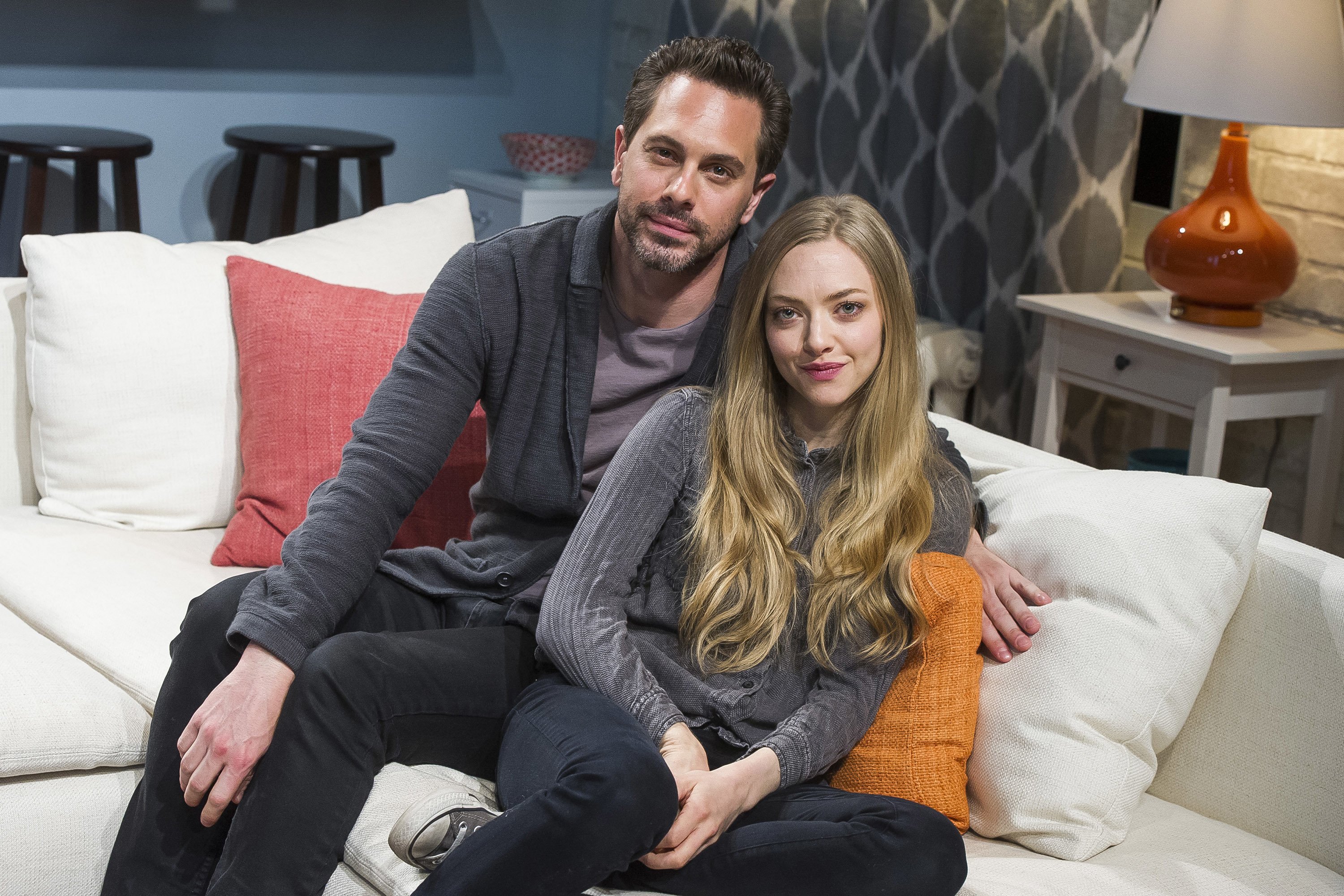 Amanda Seyfried marries CBS sitcom star Thomas Sadoski | AP News